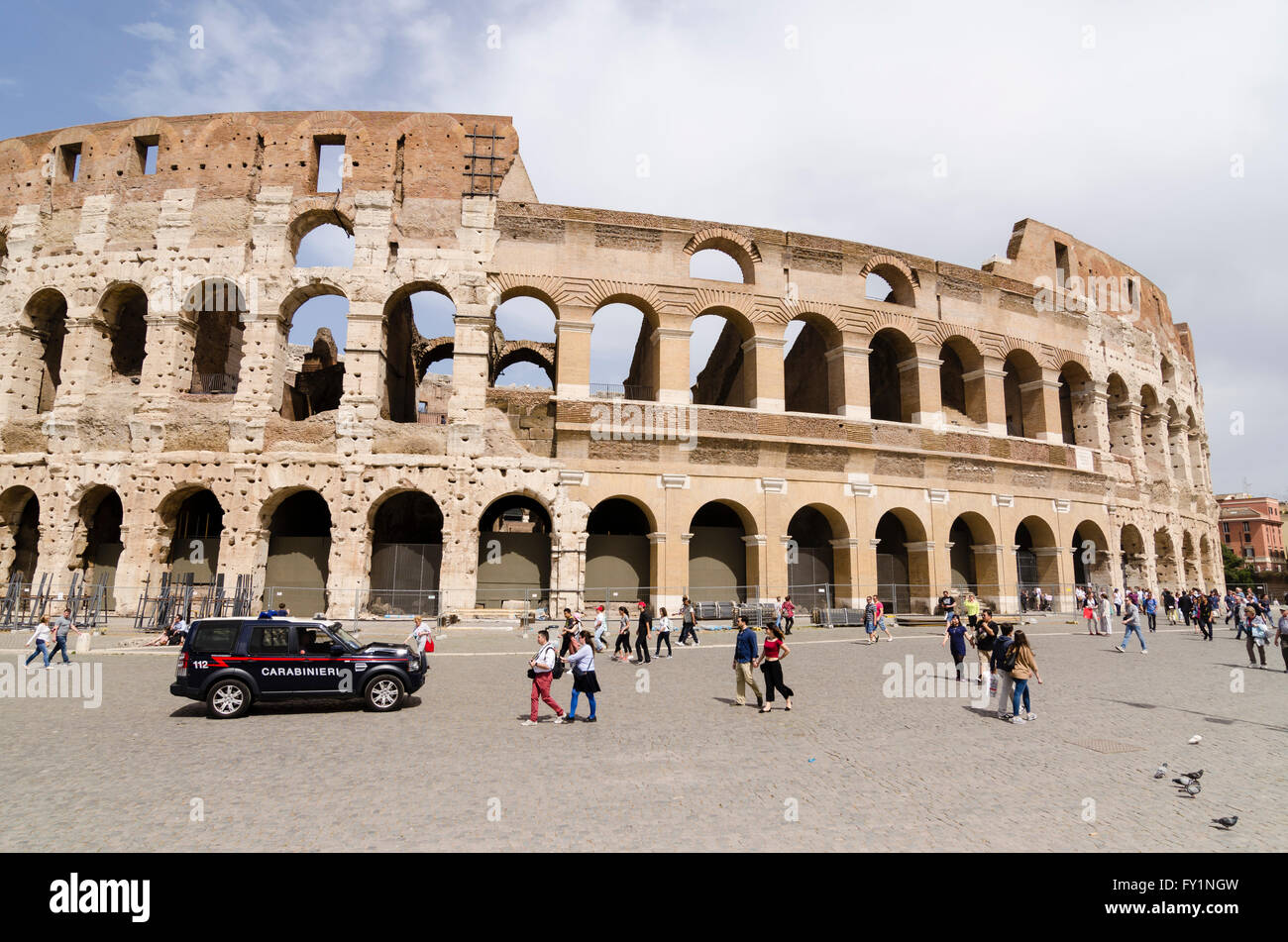 Colosseum rome tourists hi-res stock photography and images - Alamy