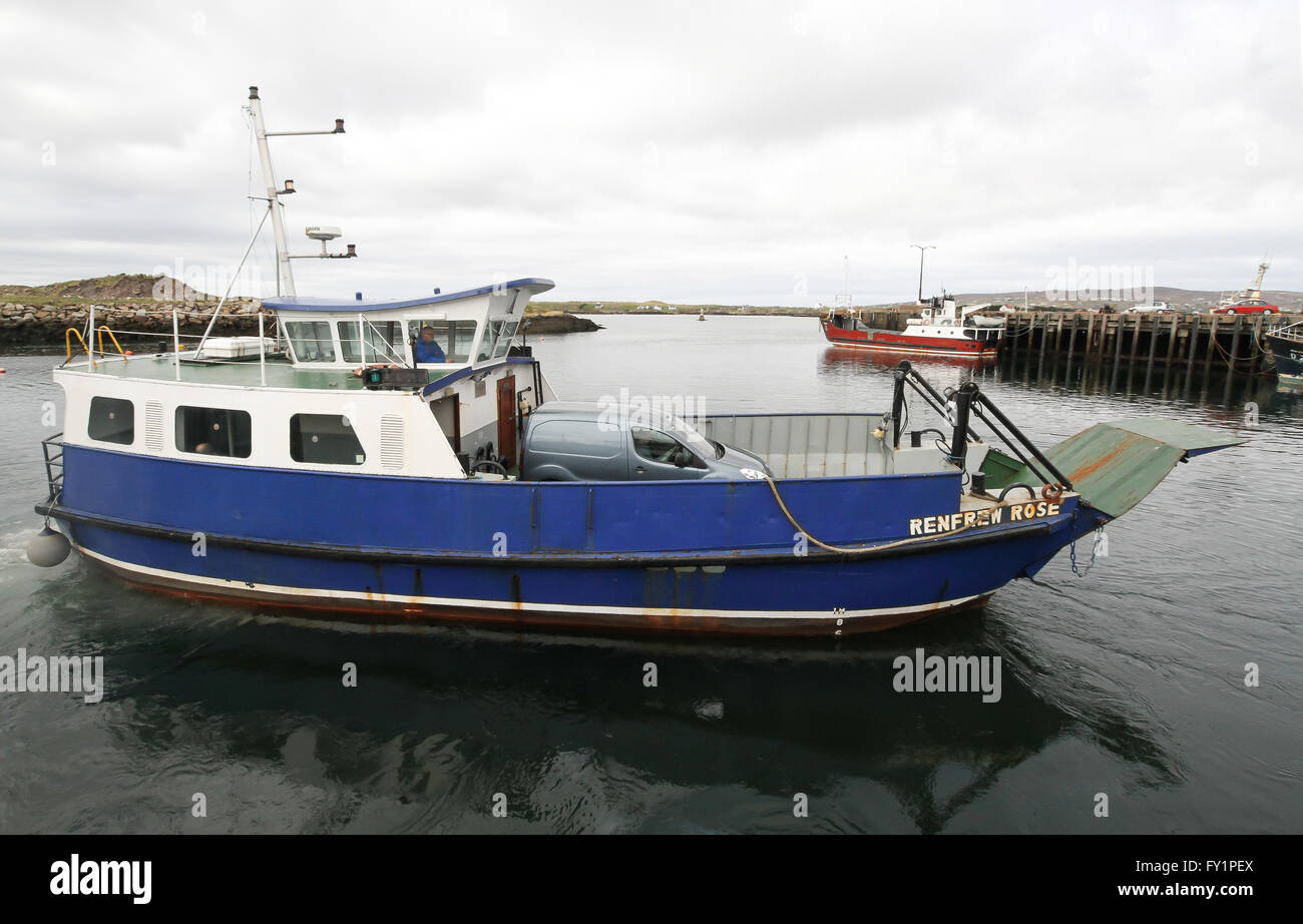The Arranmore ferry leaving the harbour at Burtonport, County Donegal ...