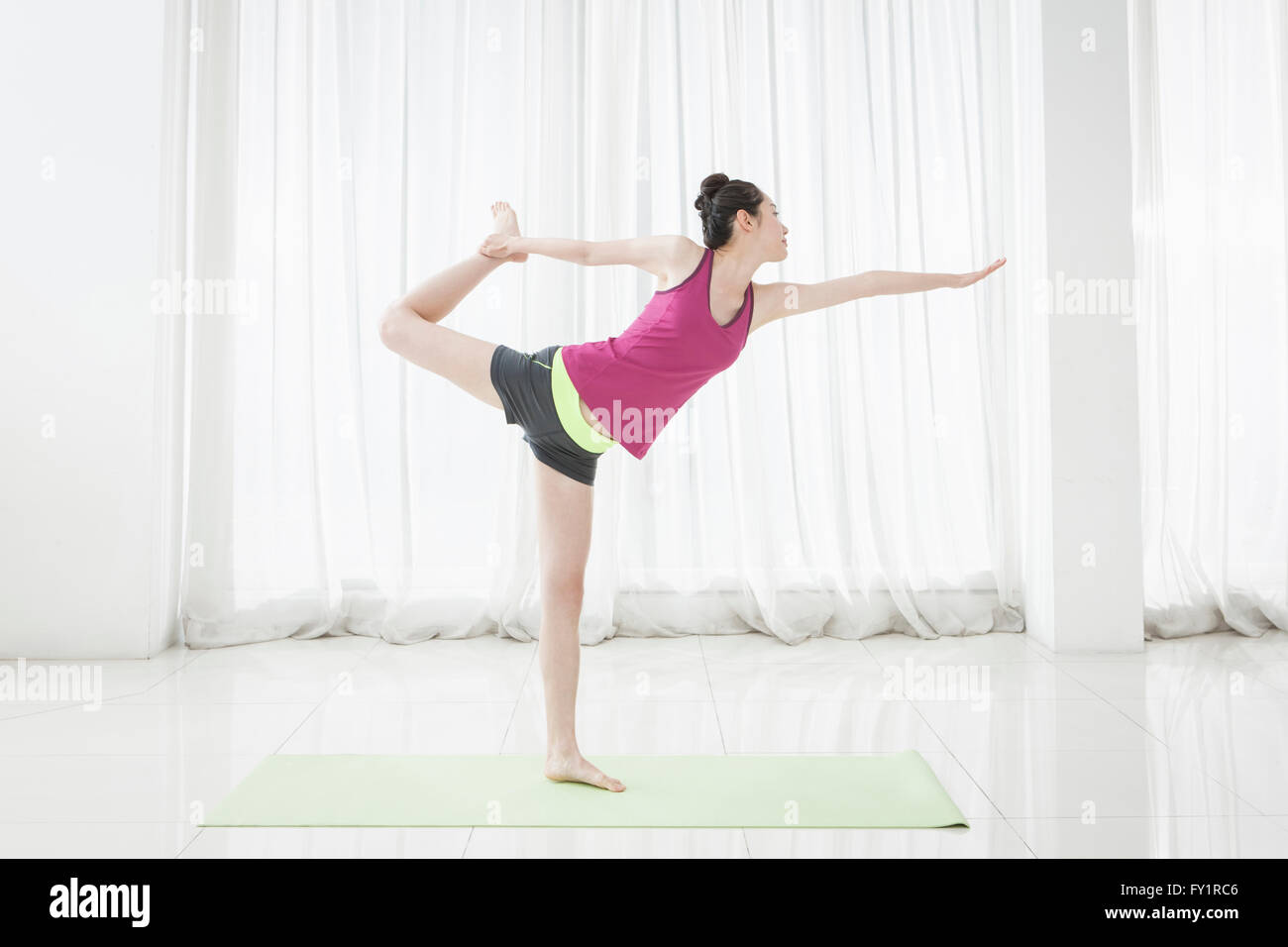 Women doing side yoga hi-res stock photography and images - Alamy