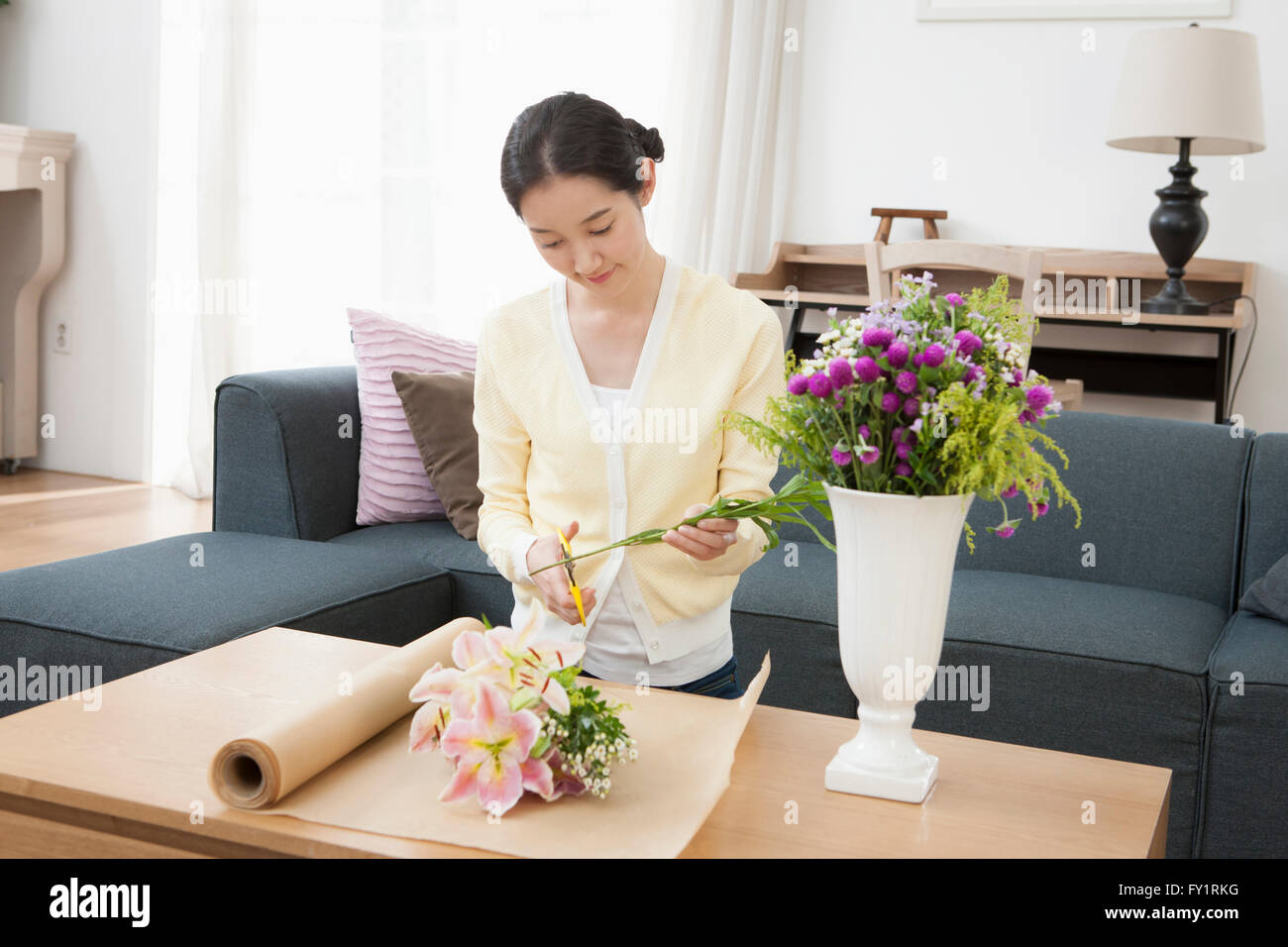 Portrait of young woman making floral arrangement Stock Photo - Alamy