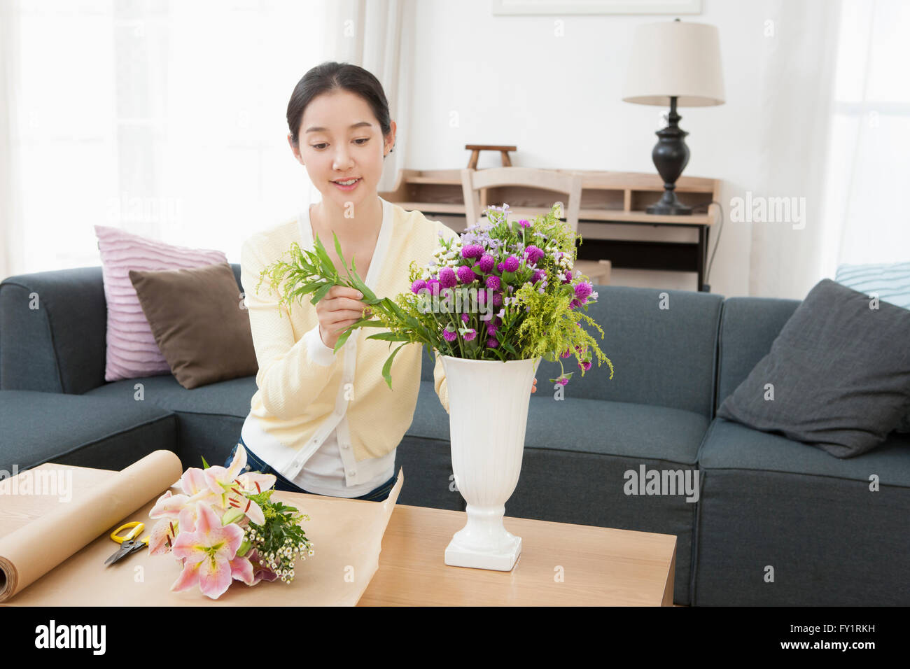 Asian floral arrangement hi-res stock photography and images - Alamy