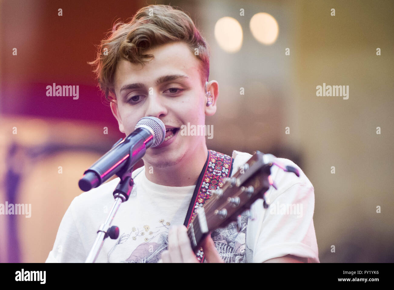 Canadian singer-songwriter Scott Helman surprised fans by performing a ...