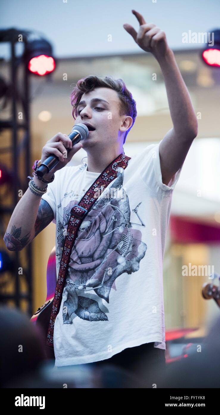 Canadian singer-songwriter Scott Helman surprised fans by performing a ...