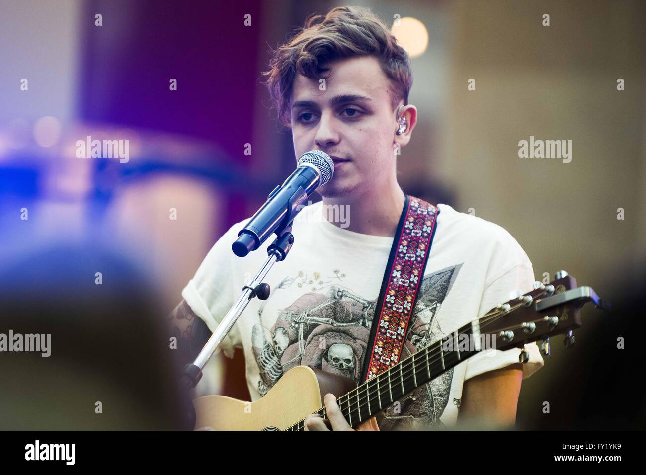Canadian singer-songwriter Scott Helman surprised fans by performing a ...