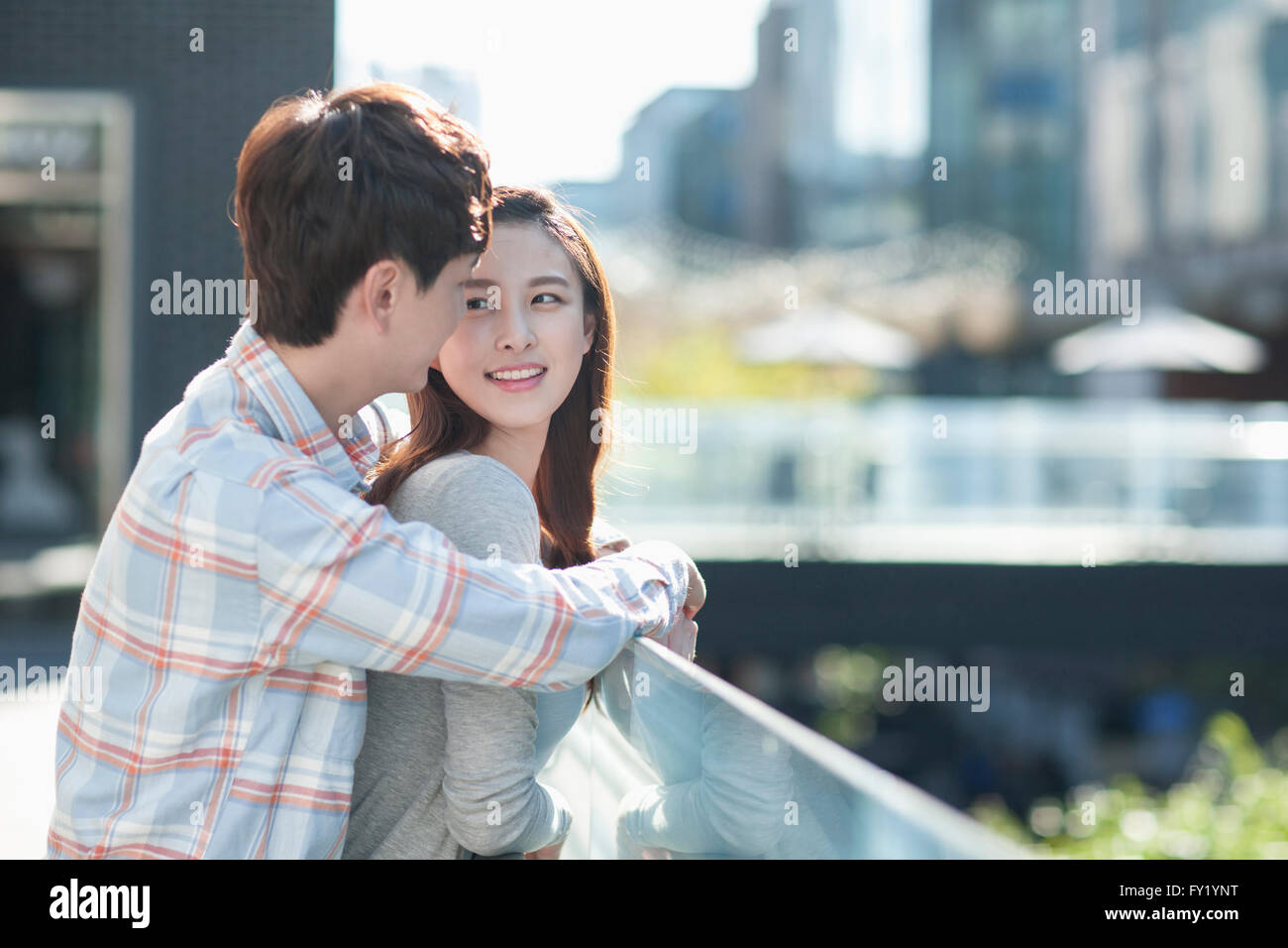 Couple hug in portrait hi-res stock photography and images - Alamy