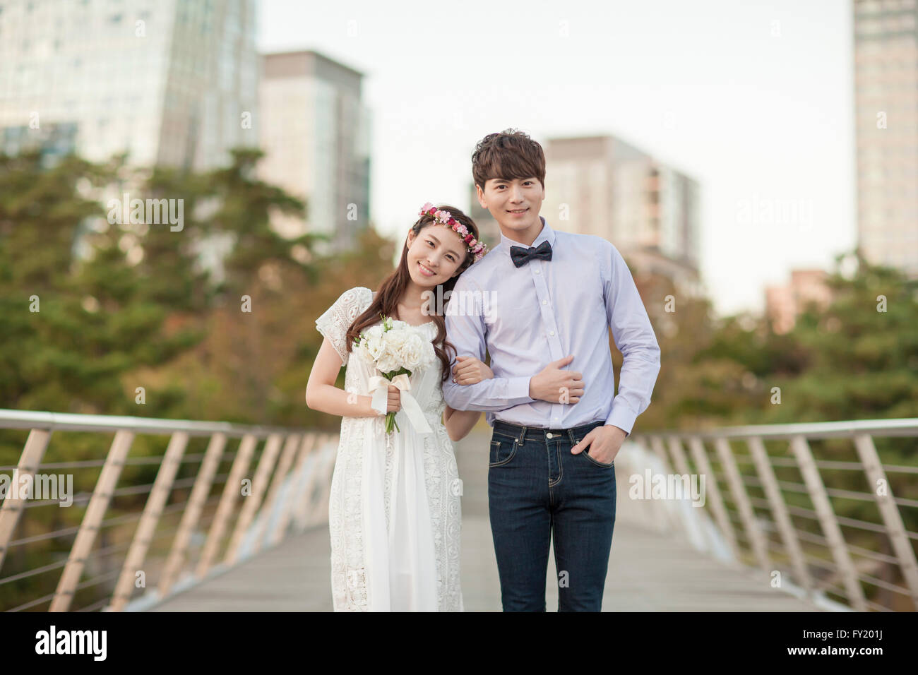 People standing on a bridge hi-res stock photography and images - Alamy
