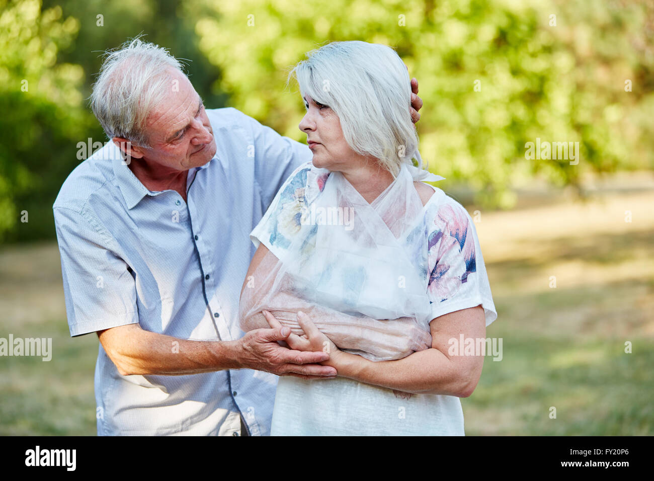 Man broken arm outside hi-res stock photography and images - Alamy