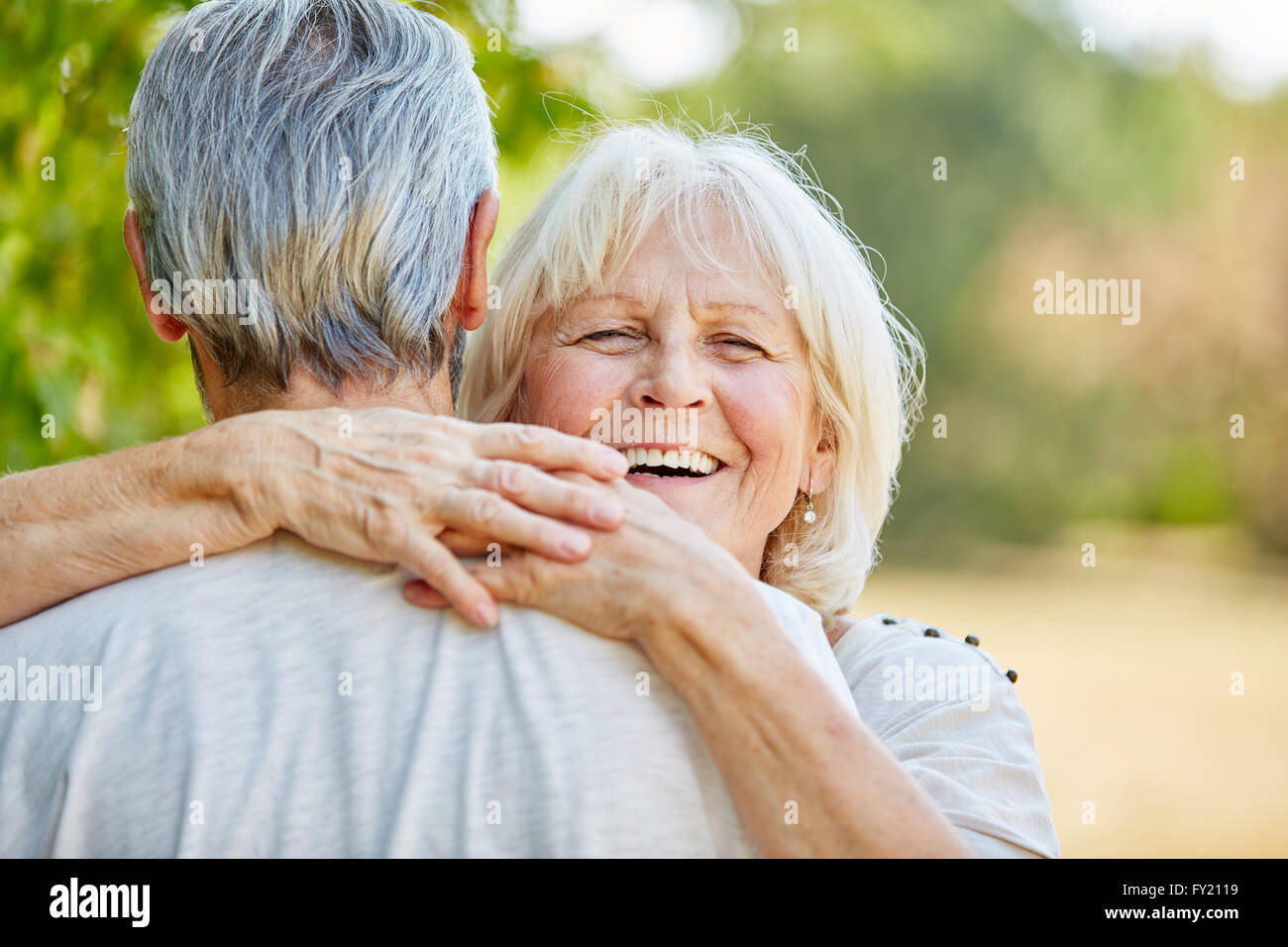 Man hugging woman outside hi-res stock photography and images - Alamy