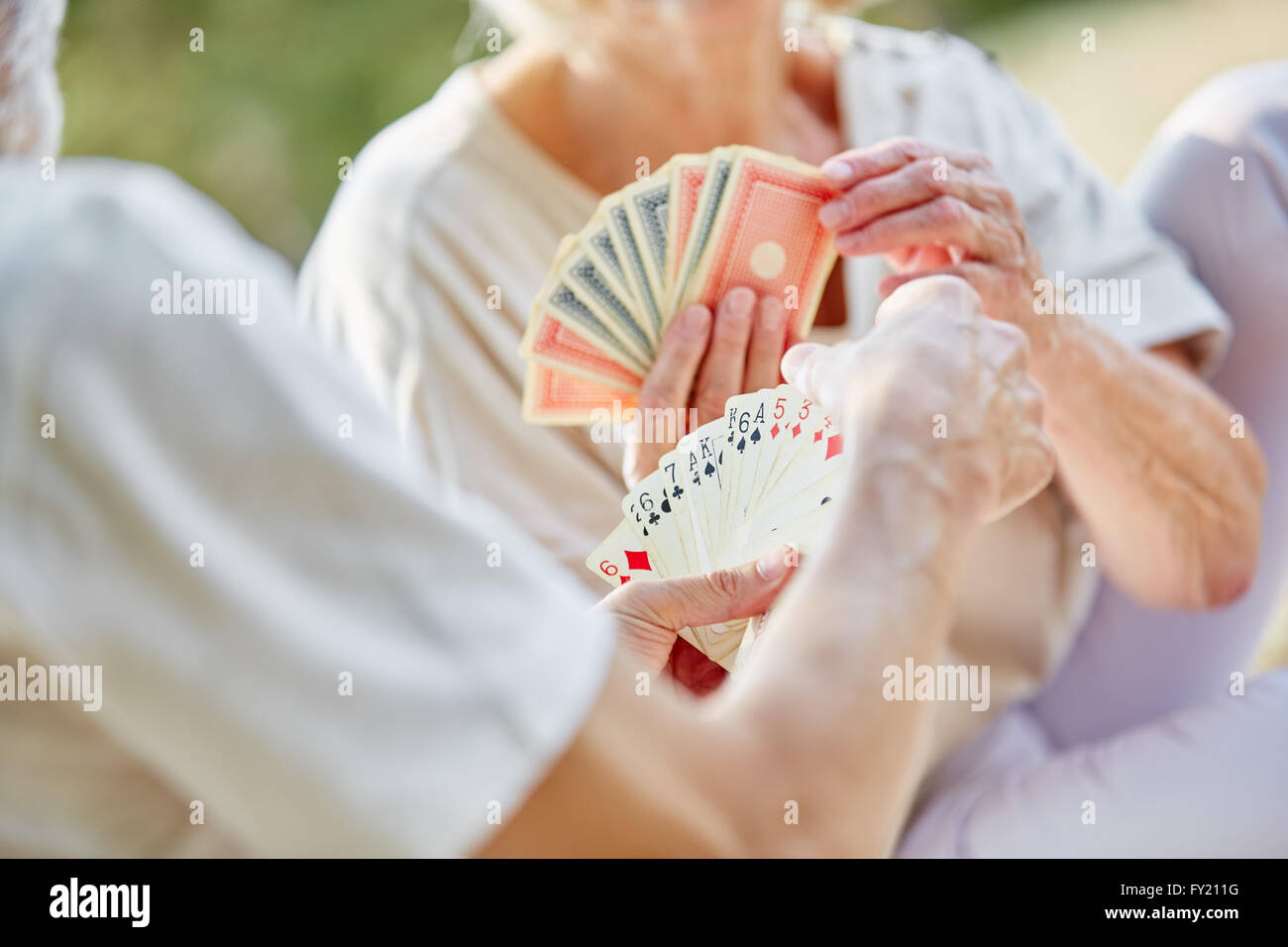 Playing cards hi-res stock photography and images - Alamy