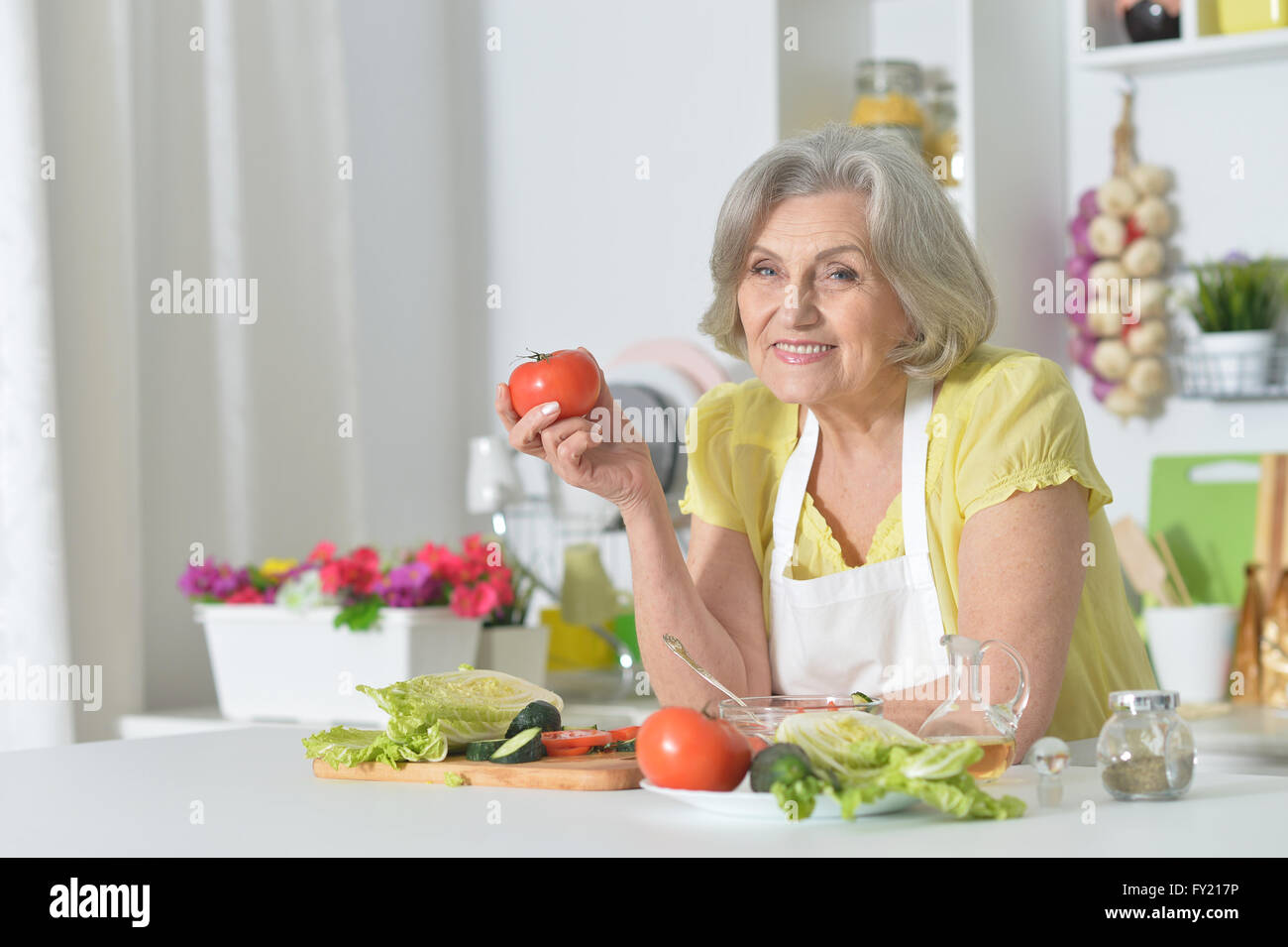 Senior woman cooking in kitchen Stock Photo - Alamy
