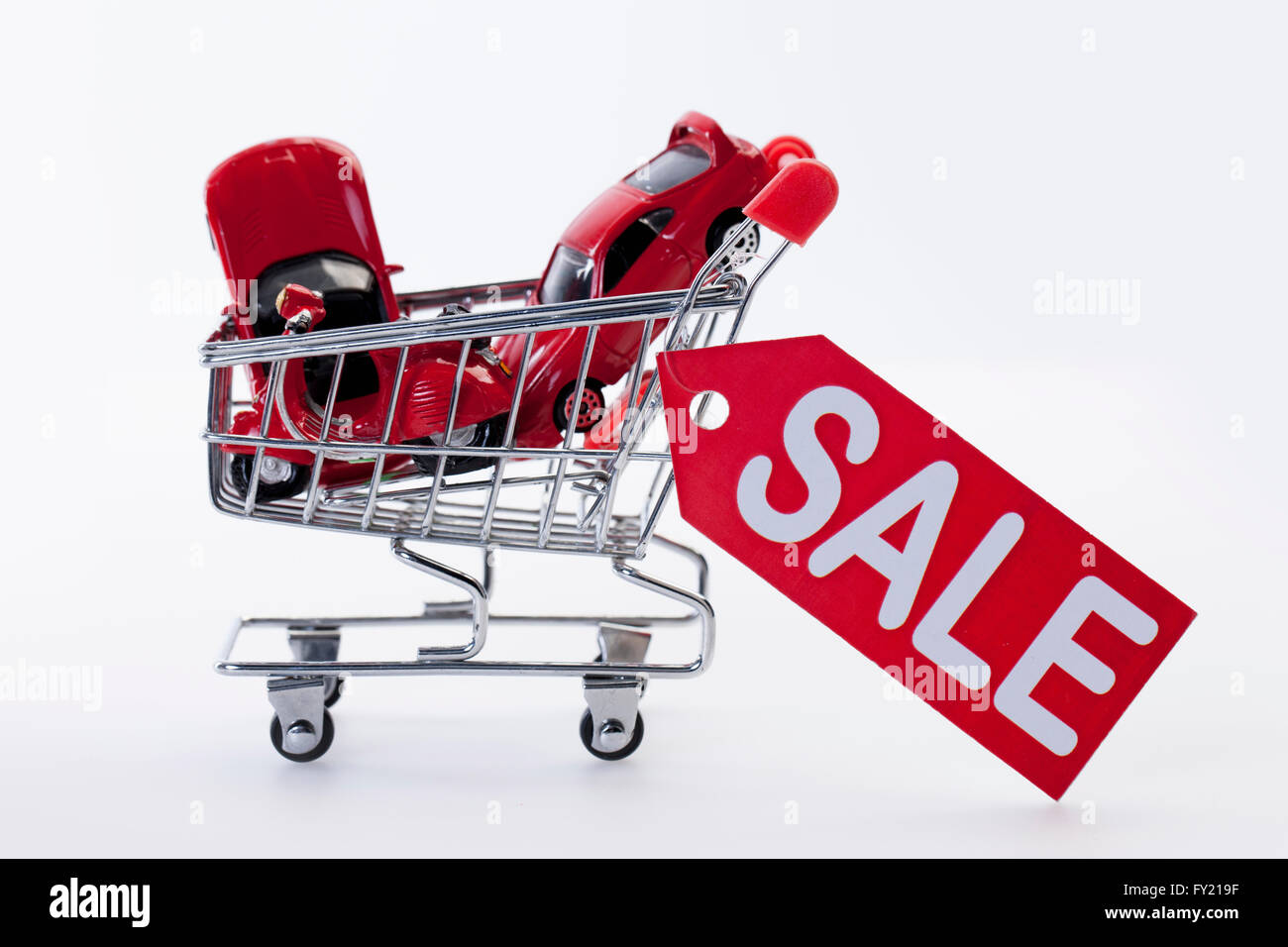 Label with sale sign on a shopping cart Stock Photo - Alamy