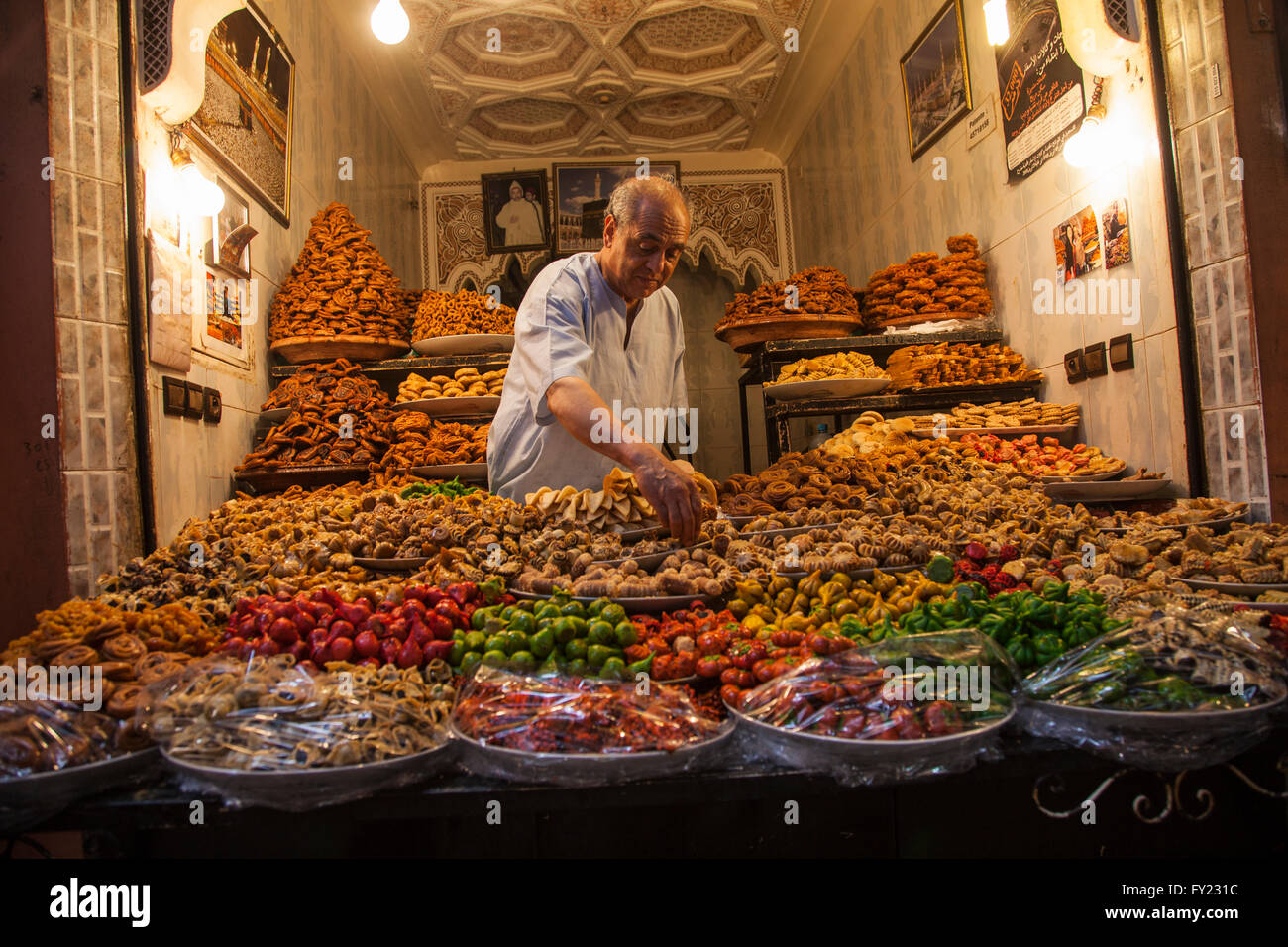 Dates shop hi-res stock photography and images - Alamy