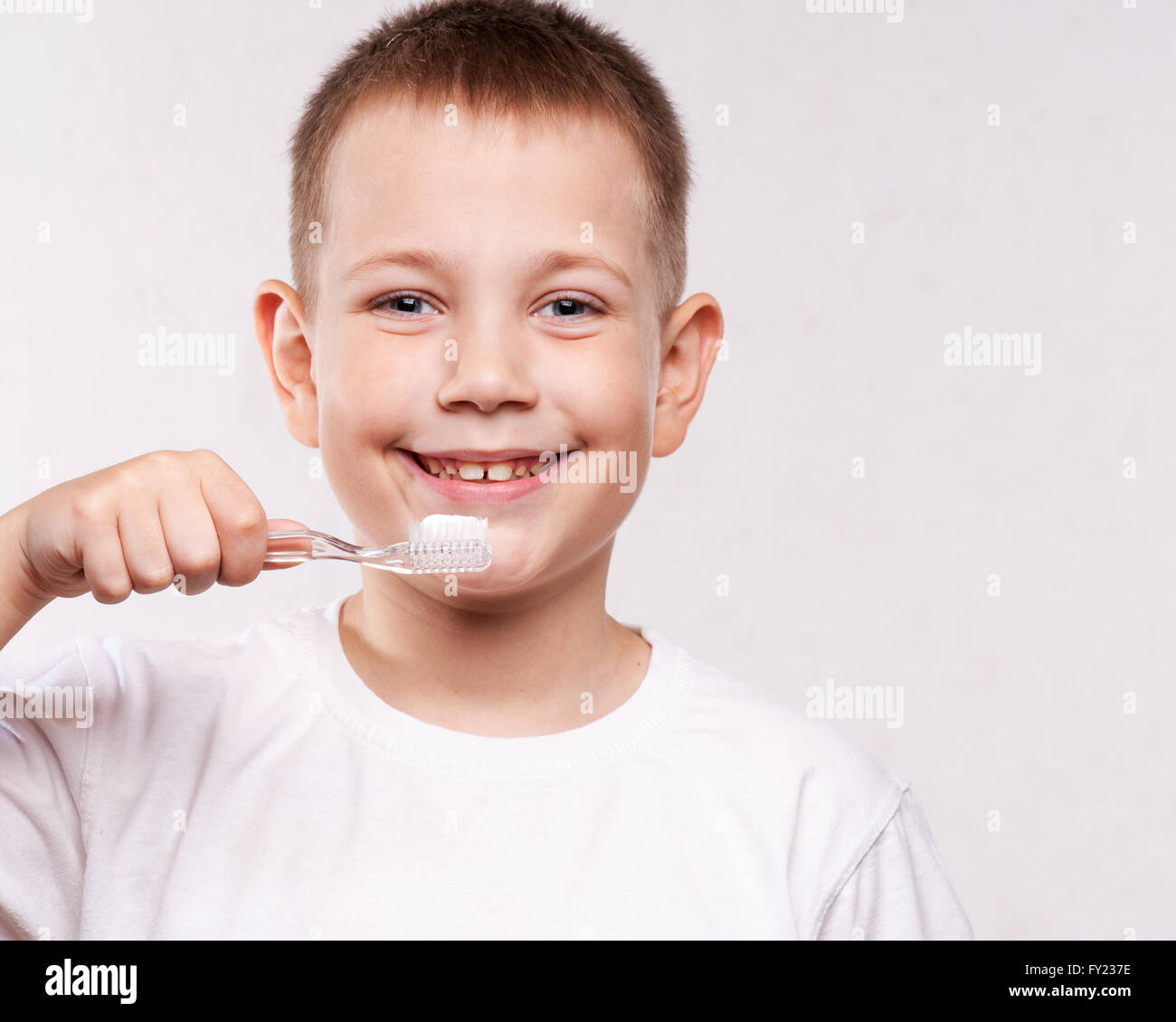 Young boy brushing his teeth Stock Photo - Alamy