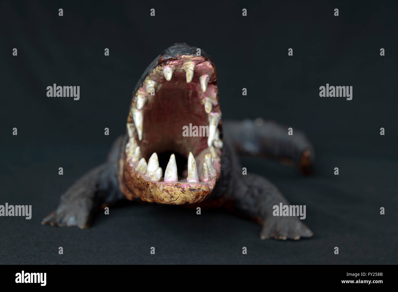 Ceramic alligator pottery sculpture Stock Photo - Alamy