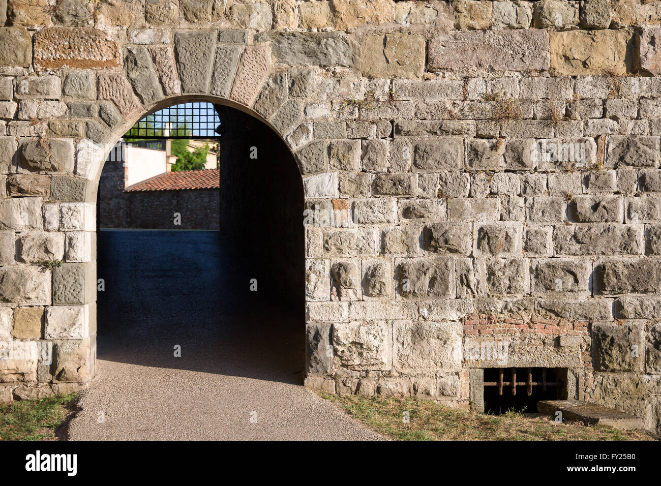Arched doorway in medieval stone hi-res stock photography and images ...