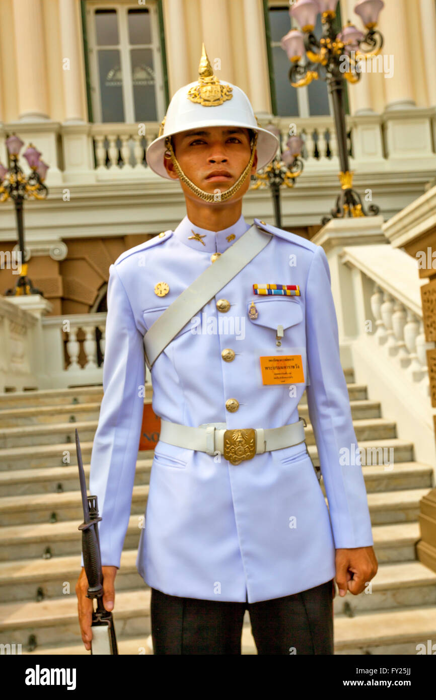 Palace Guard at the Grand Palace in Bangkok, Thailand Stock Photo - Alamy
