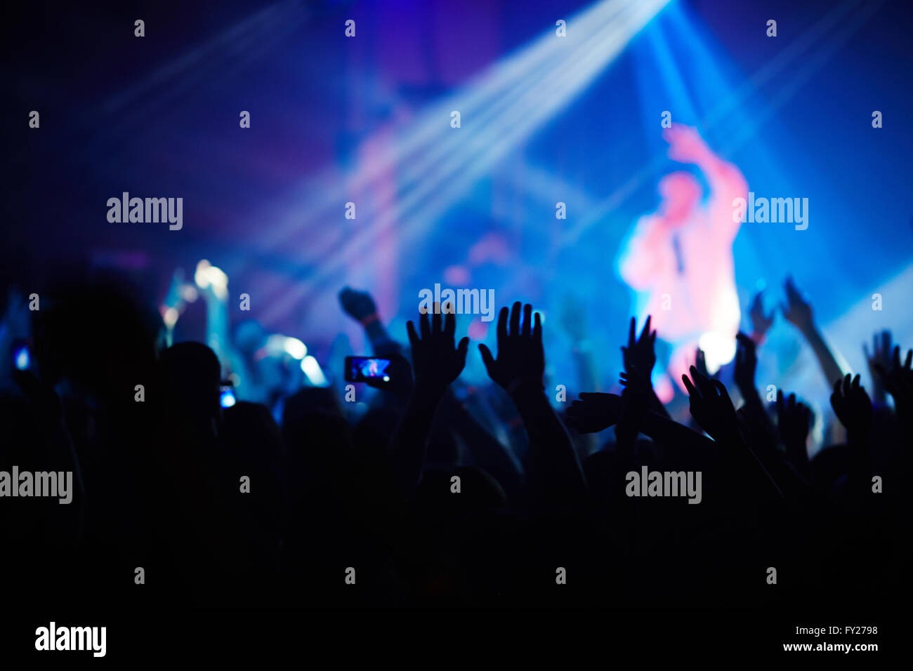 Hand smartphone fan hi-res stock photography and images - Alamy