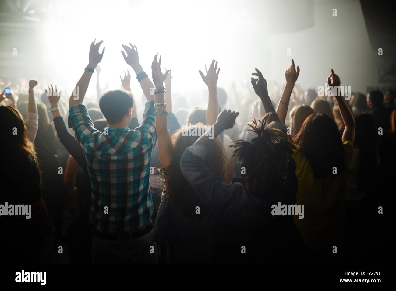 Group of people enjoying a concert hi-res stock photography and images ...