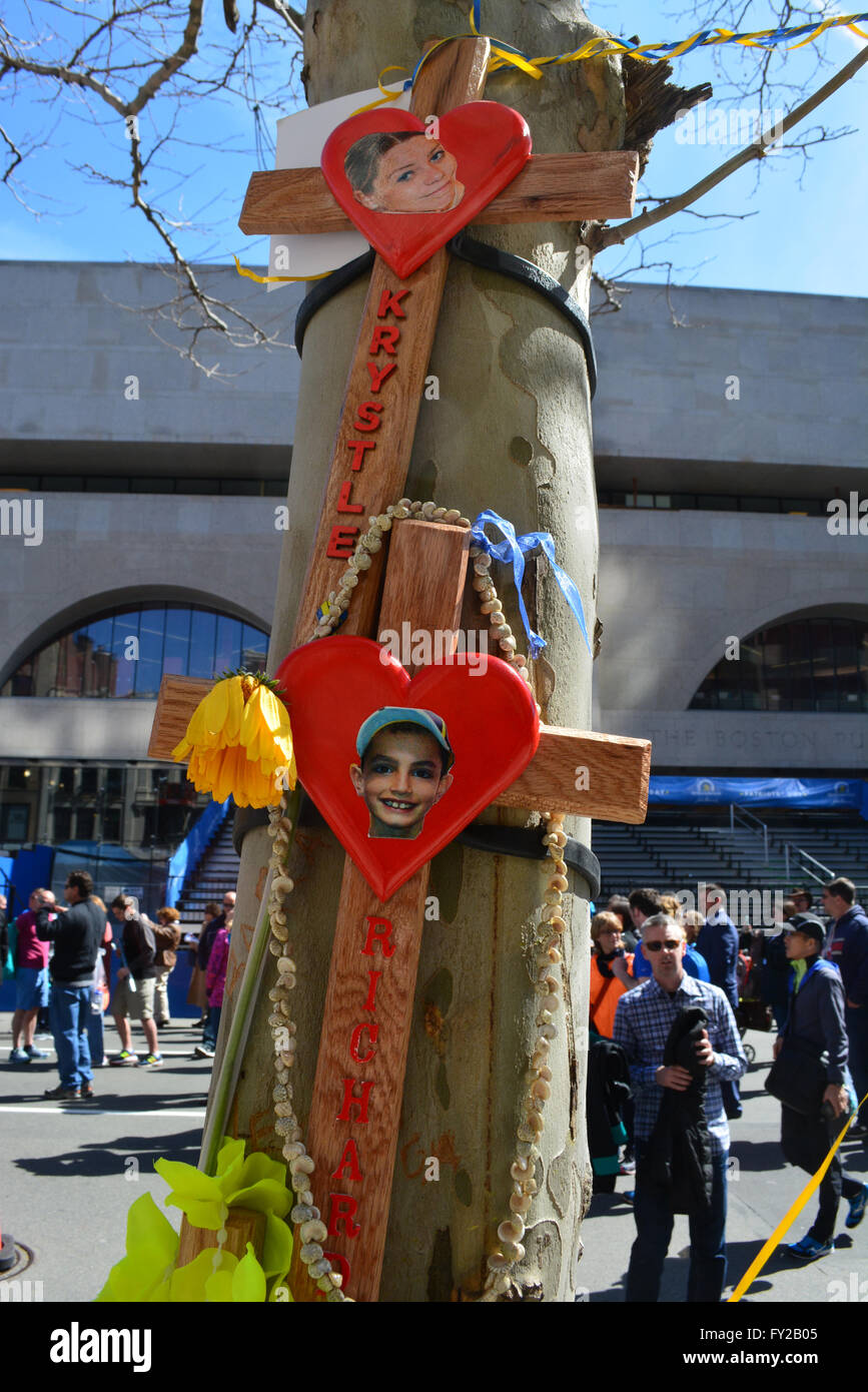 Memorial for the victims of the Boston Marathon bombings near the ...