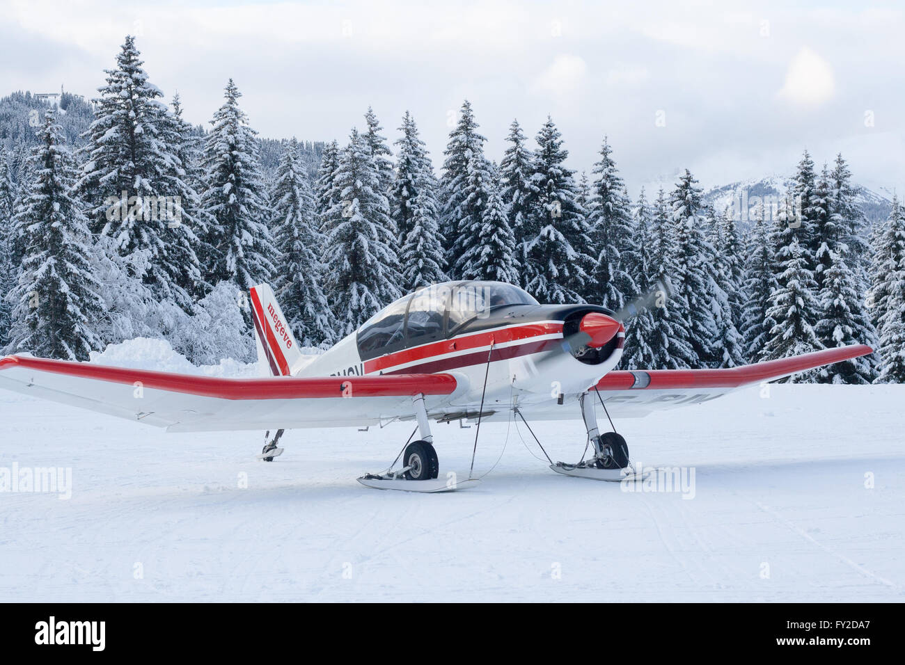 Ski plane hi-res stock photography and images - Alamy