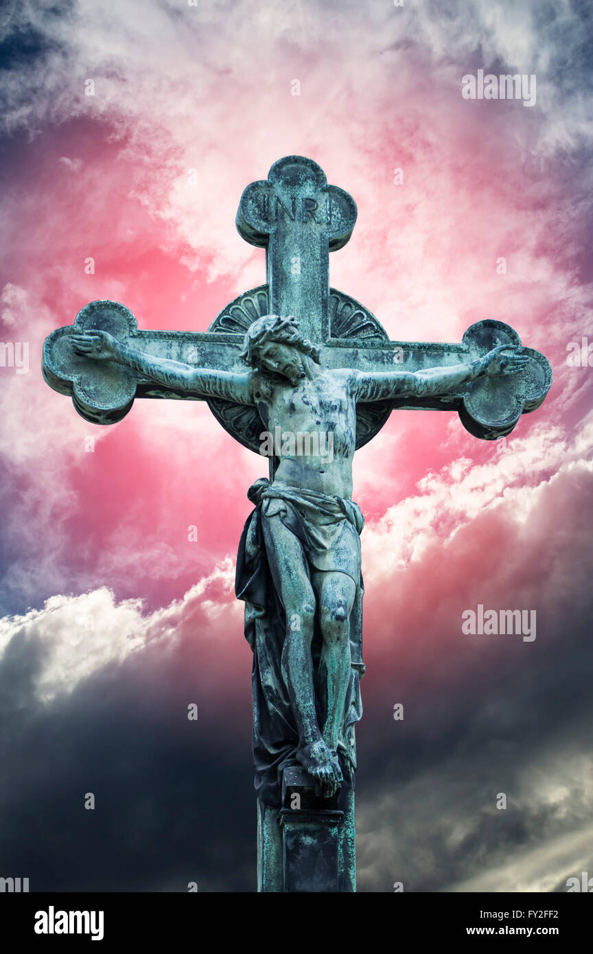 A crucifix statue hi-res stock photography and images - Alamy
