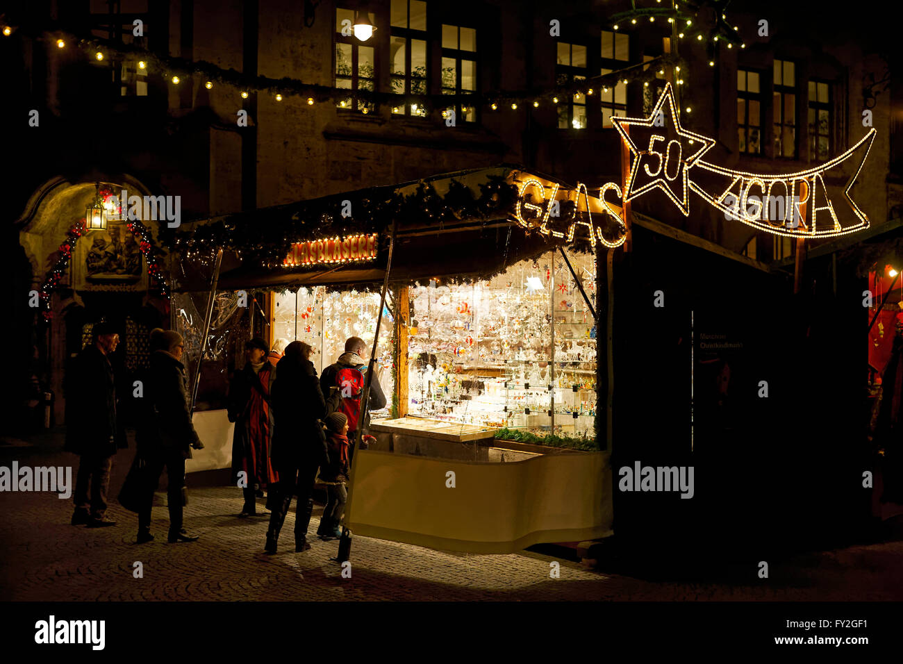 Shoppers at the German Christmas markets, Munich, Upper Bavaria ...