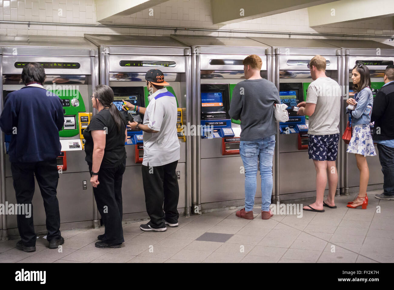 Metrocard vending machine hi-res stock photography and images - Alamy