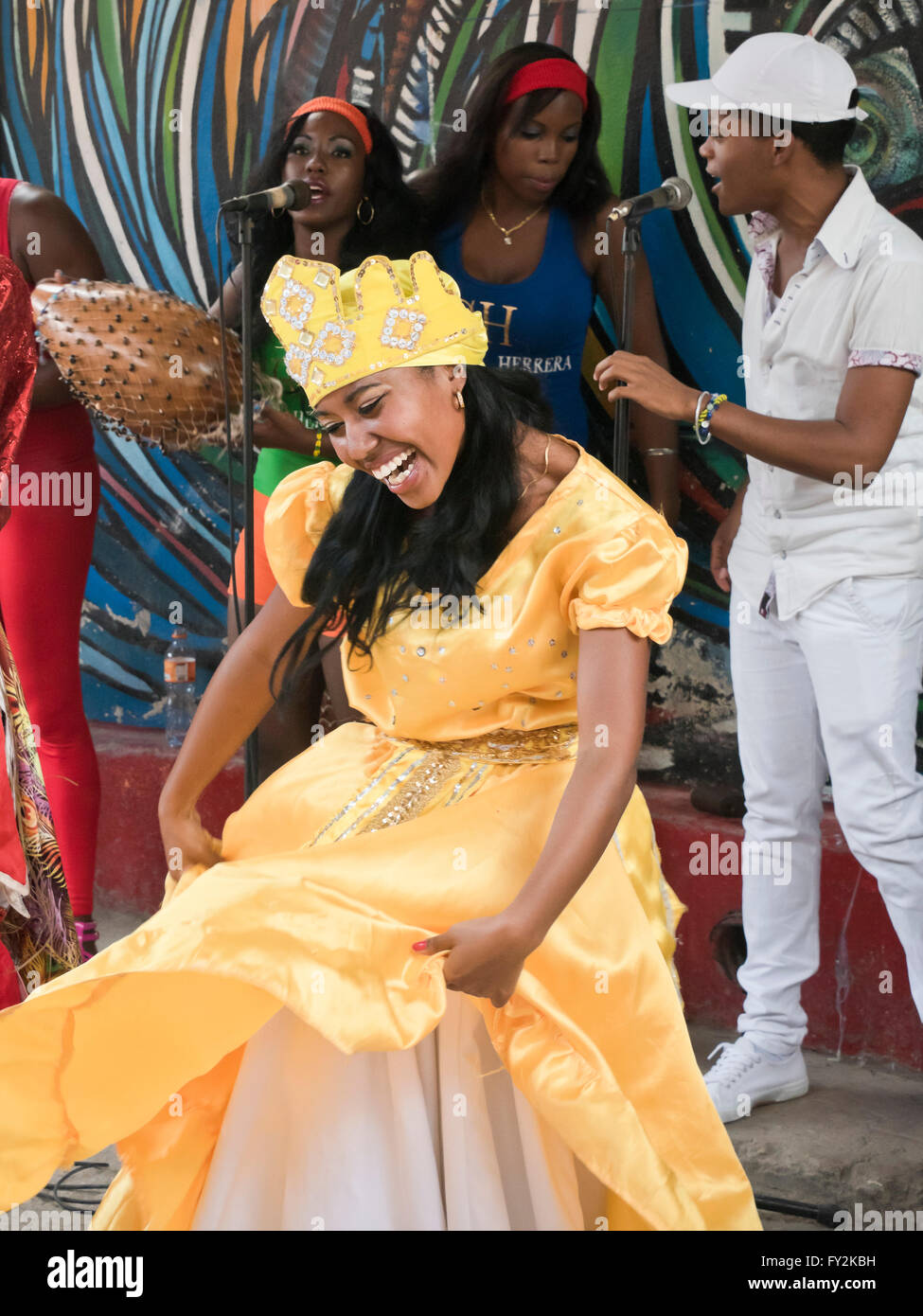 Vertical portrait of Rumba dancers in Havana, Cuba Stock Photo - Alamy