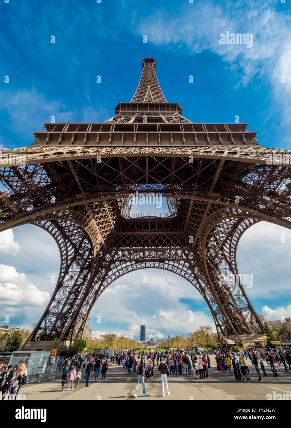 La tour eiffel hi-res stock photography and images - Alamy