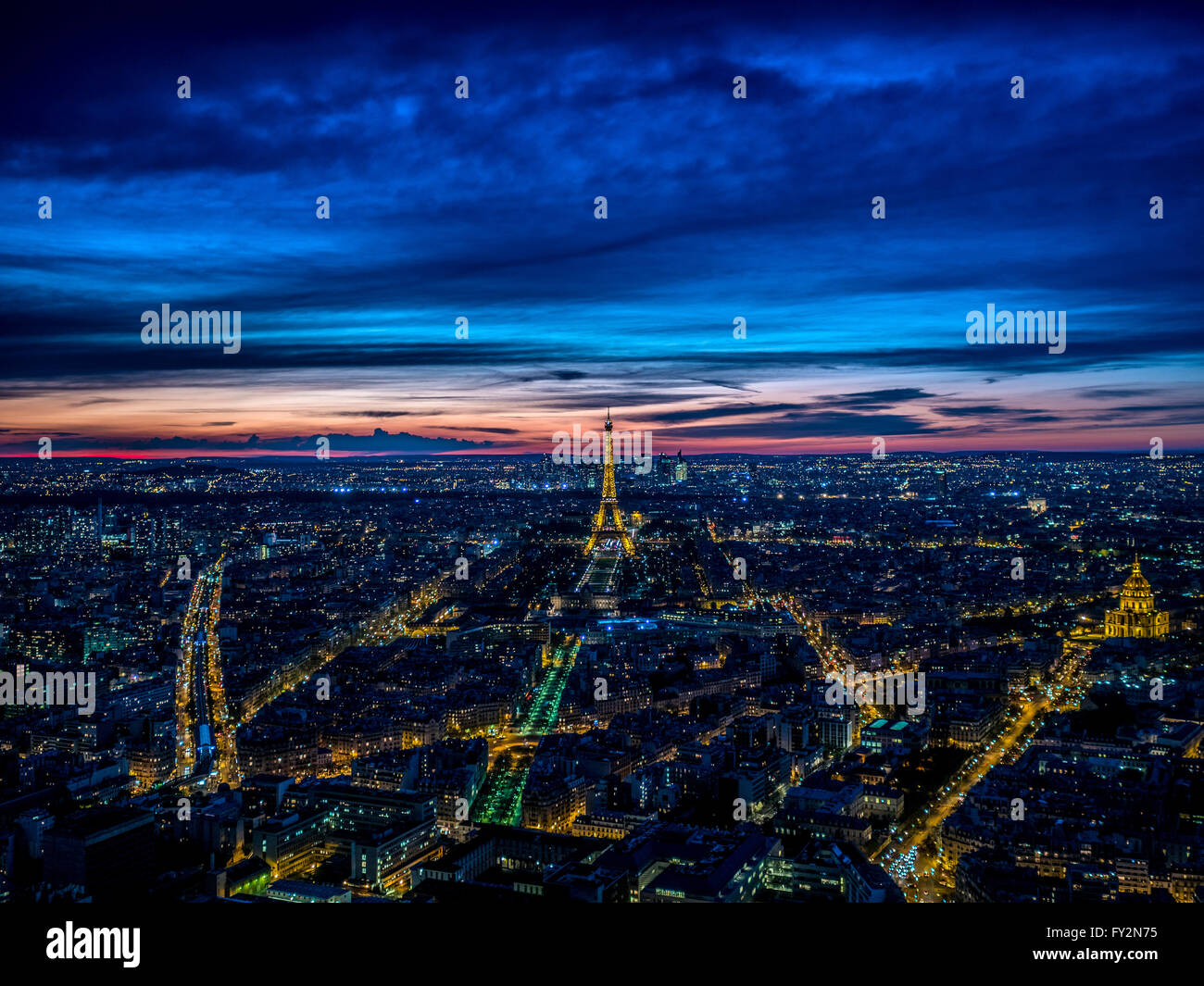 Paris rooftops dusk hi-res stock photography and images - Alamy