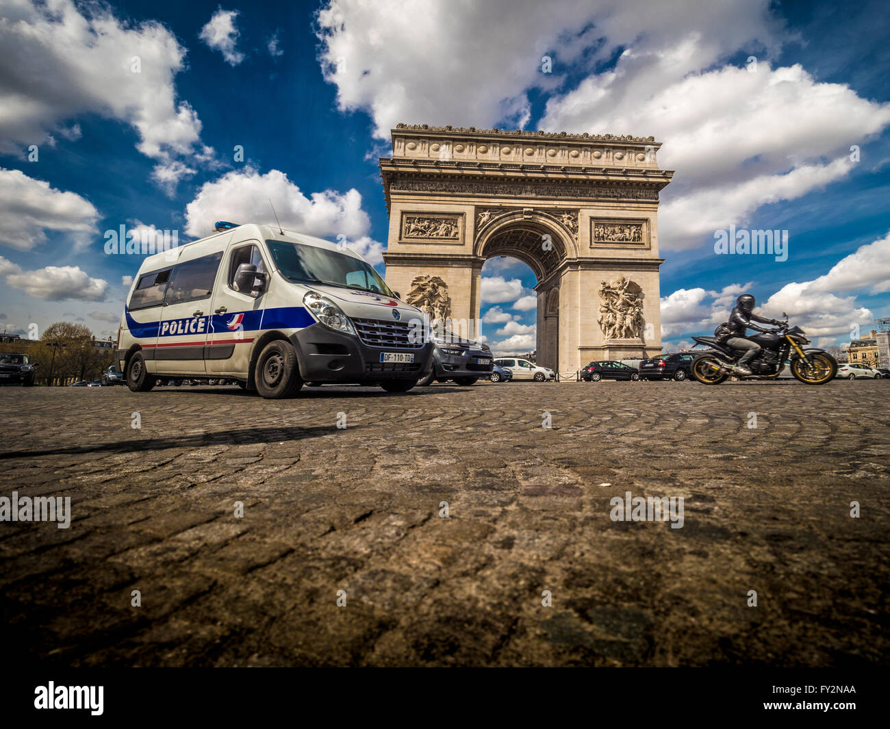 Arc de triomphe roundabout hi-res stock photography and images - Alamy