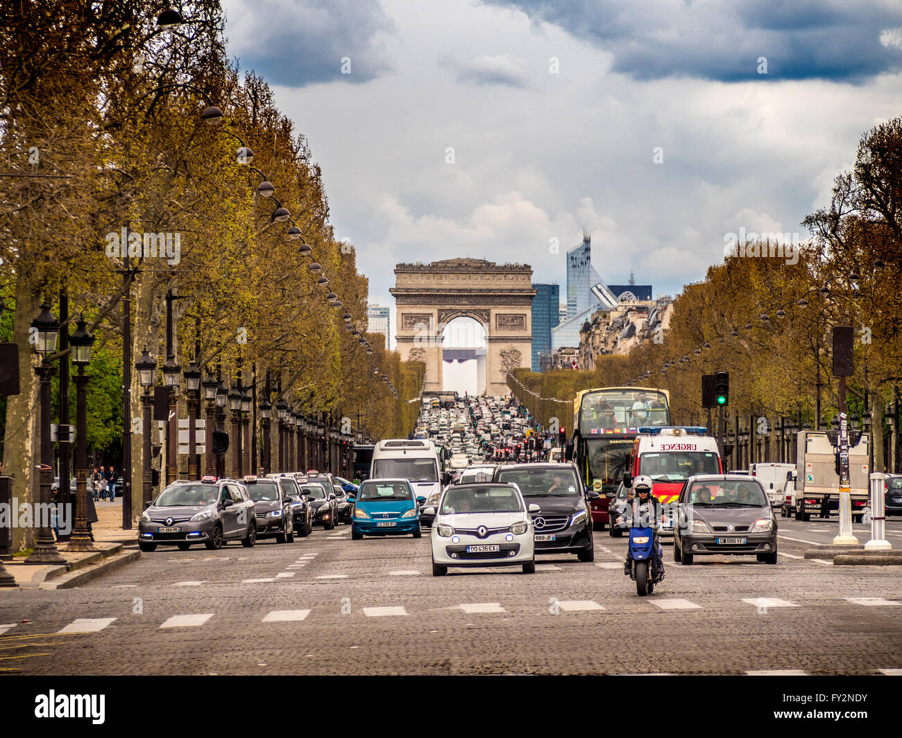 Traffic and Arc de Triomphe, Paris, France Stock Photo - Alamy