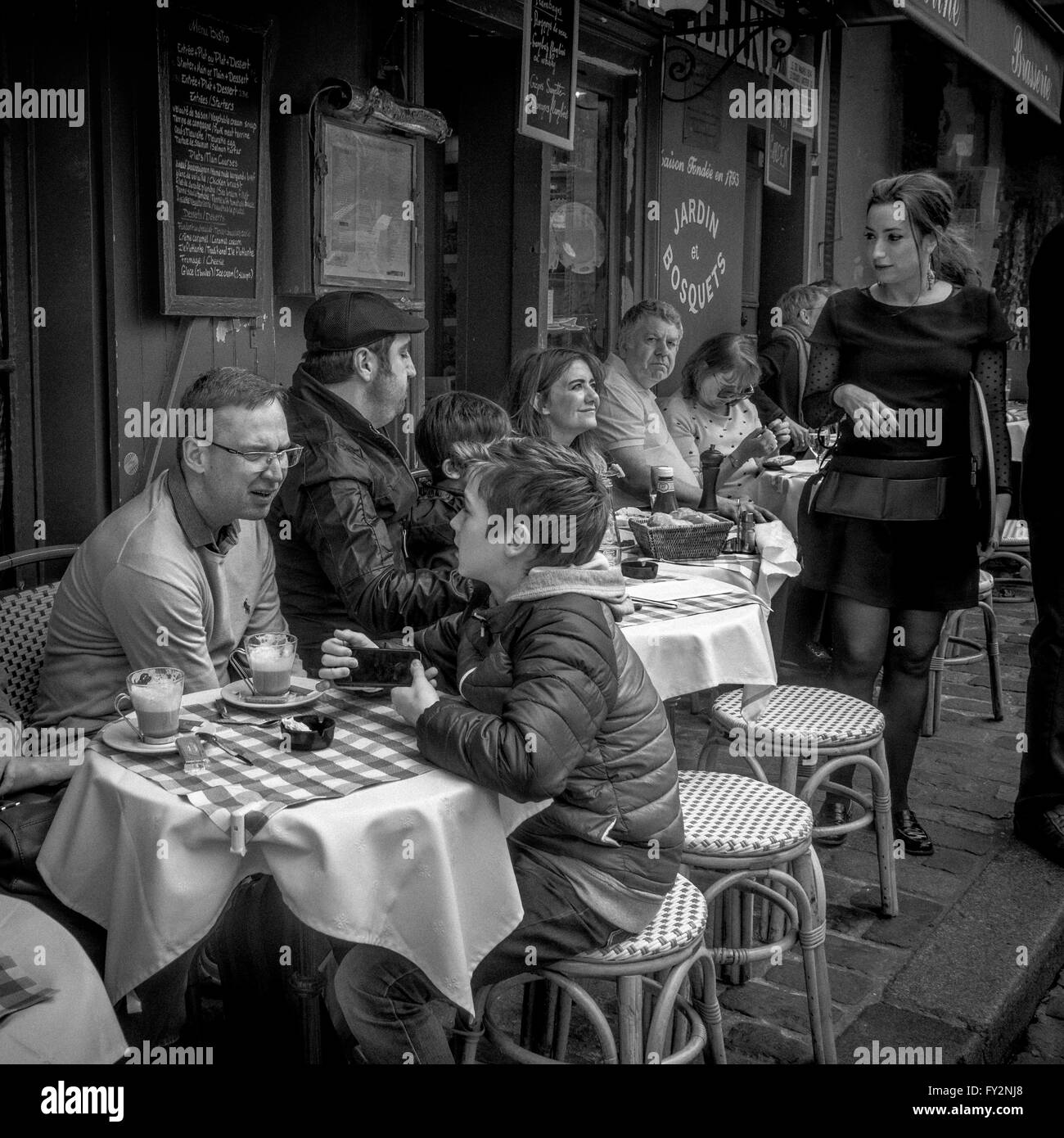 Cafe street scene with customers Stock Photo - Alamy