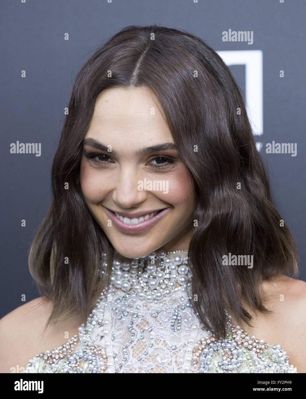 Gal godot red carpet hi-res stock photography and images - Alamy