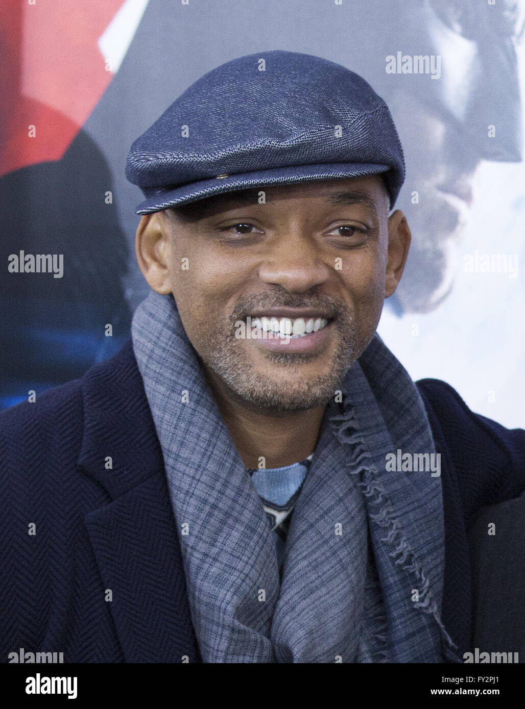 Batman vs superman dawn of justice hi-res stock photography and images ...