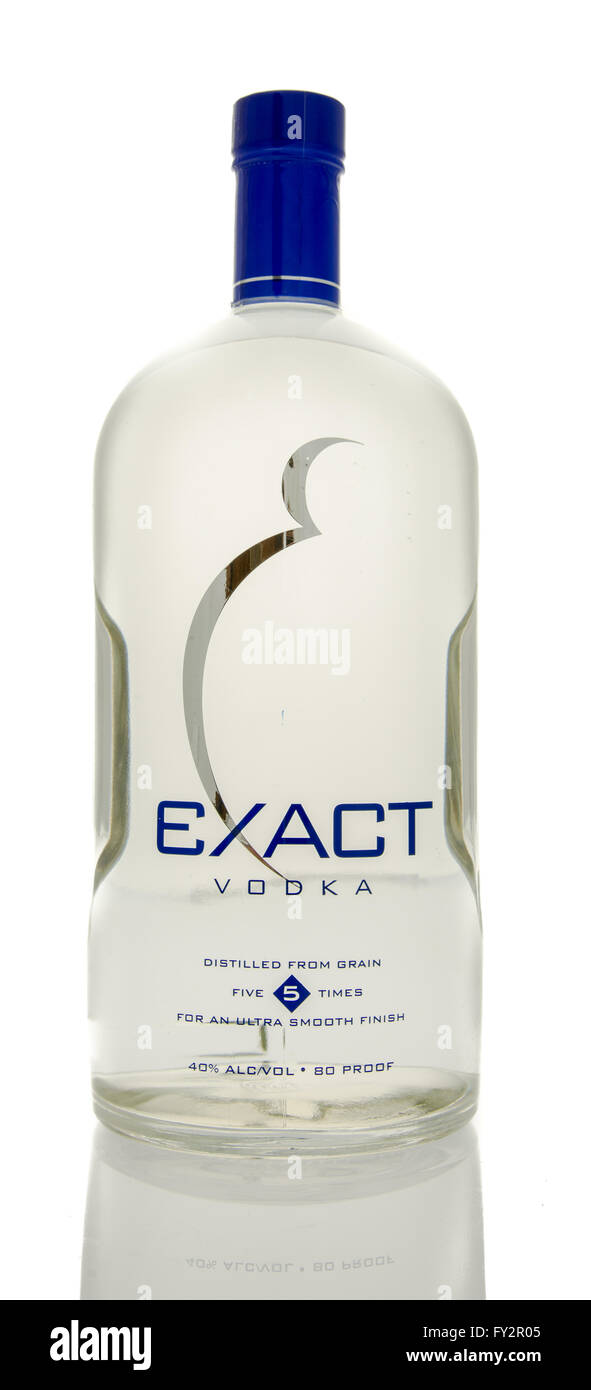 Vodka bottle hi-res stock photography and images - Alamy