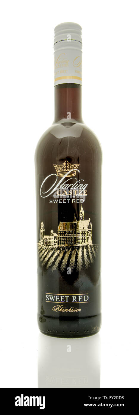 Winneconne, WI - 16 March 2016: A bottle of Starling Castle wine in ...