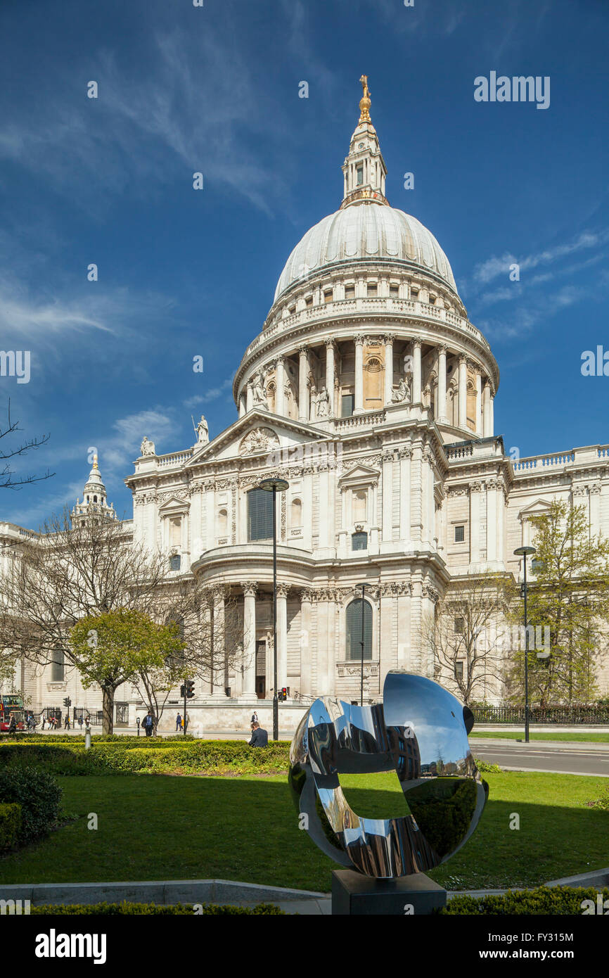 Iconic cathedral london hi-res stock photography and images - Alamy