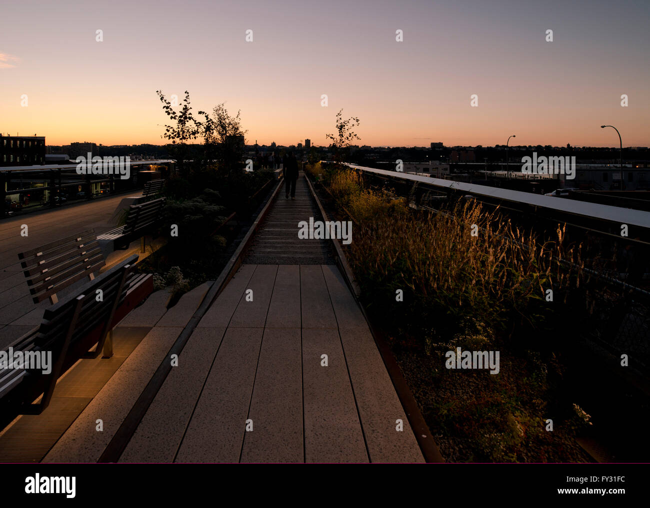 High line railroad hi-res stock photography and images - Alamy