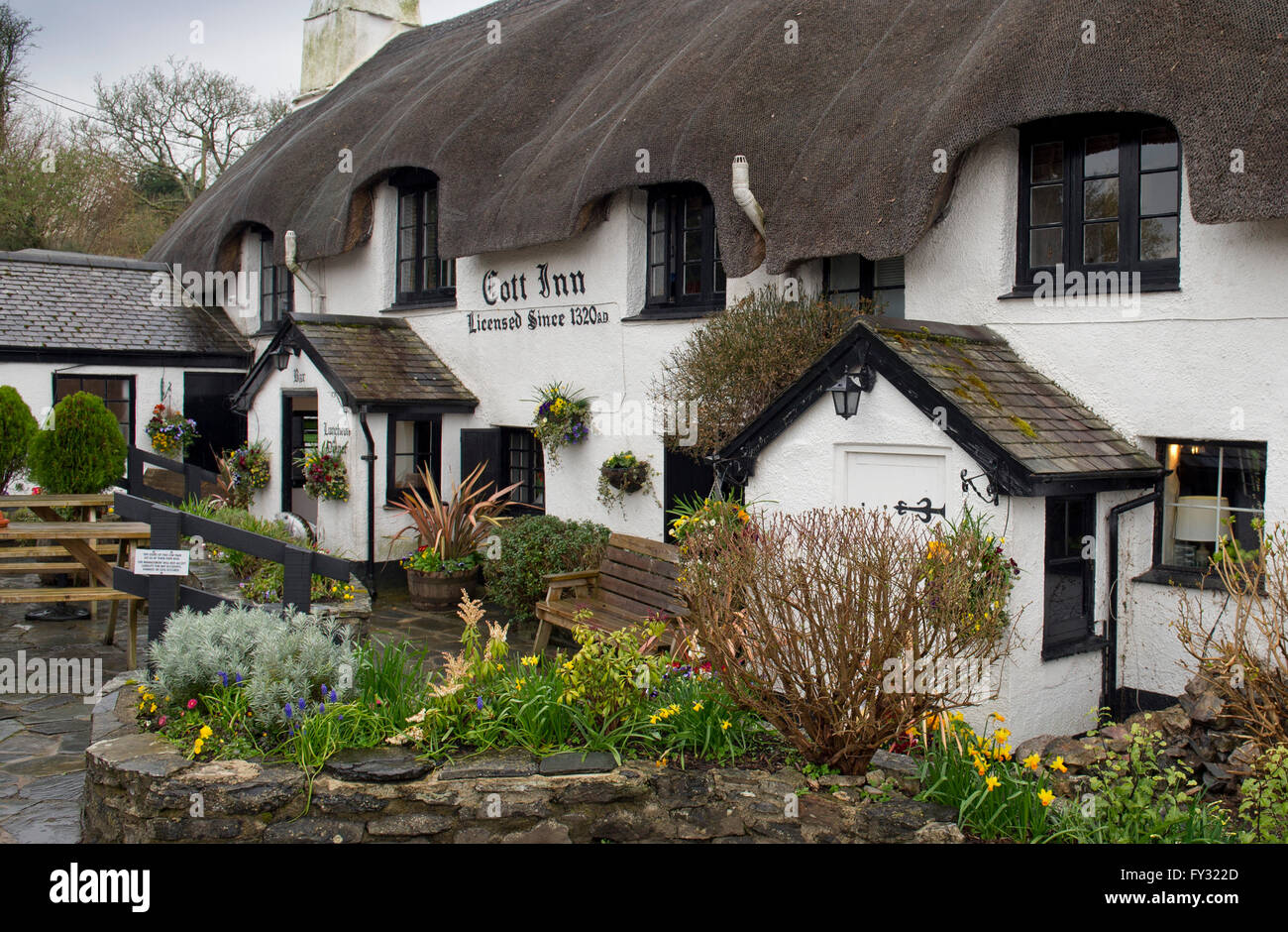The Cott Inn, Dartington, Totnes, Devonshire Stock Photo - Alamy
