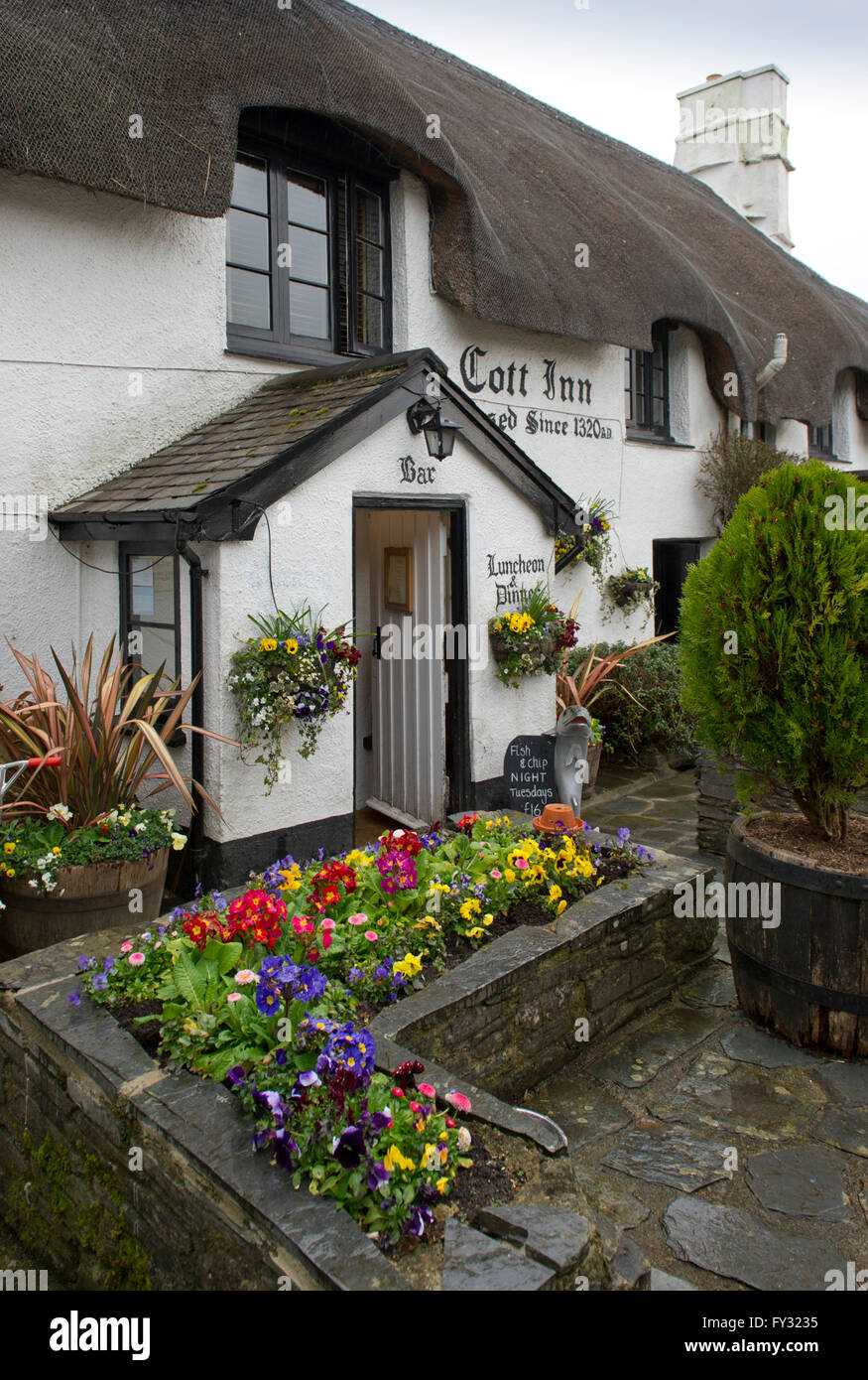 The Cott Inn, Dartington, Totnes, Devonshire Stock Photo - Alamy