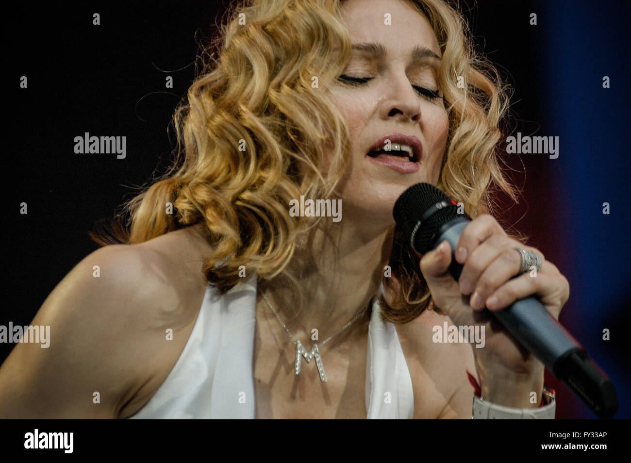 Madonna 2005 concert hi-res stock photography and images - Alamy