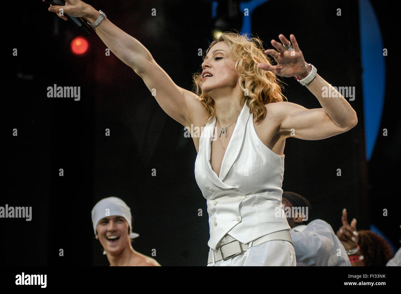 Madonna 2005 live 8 hi-res stock photography and images - Alamy
