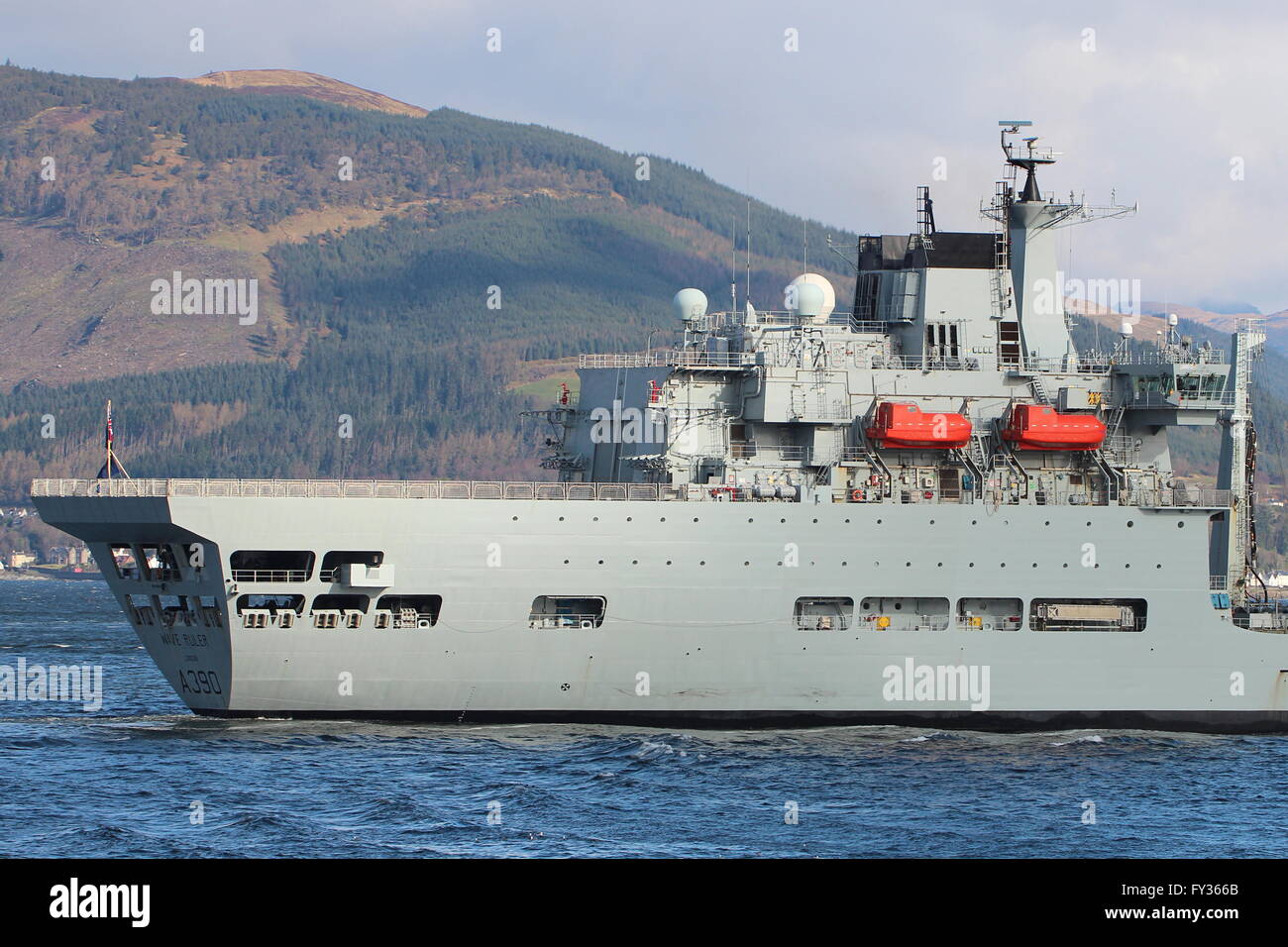 RFA Wave Ruler (A390), a Wave-class fast fleet tanker of the Royal ...
