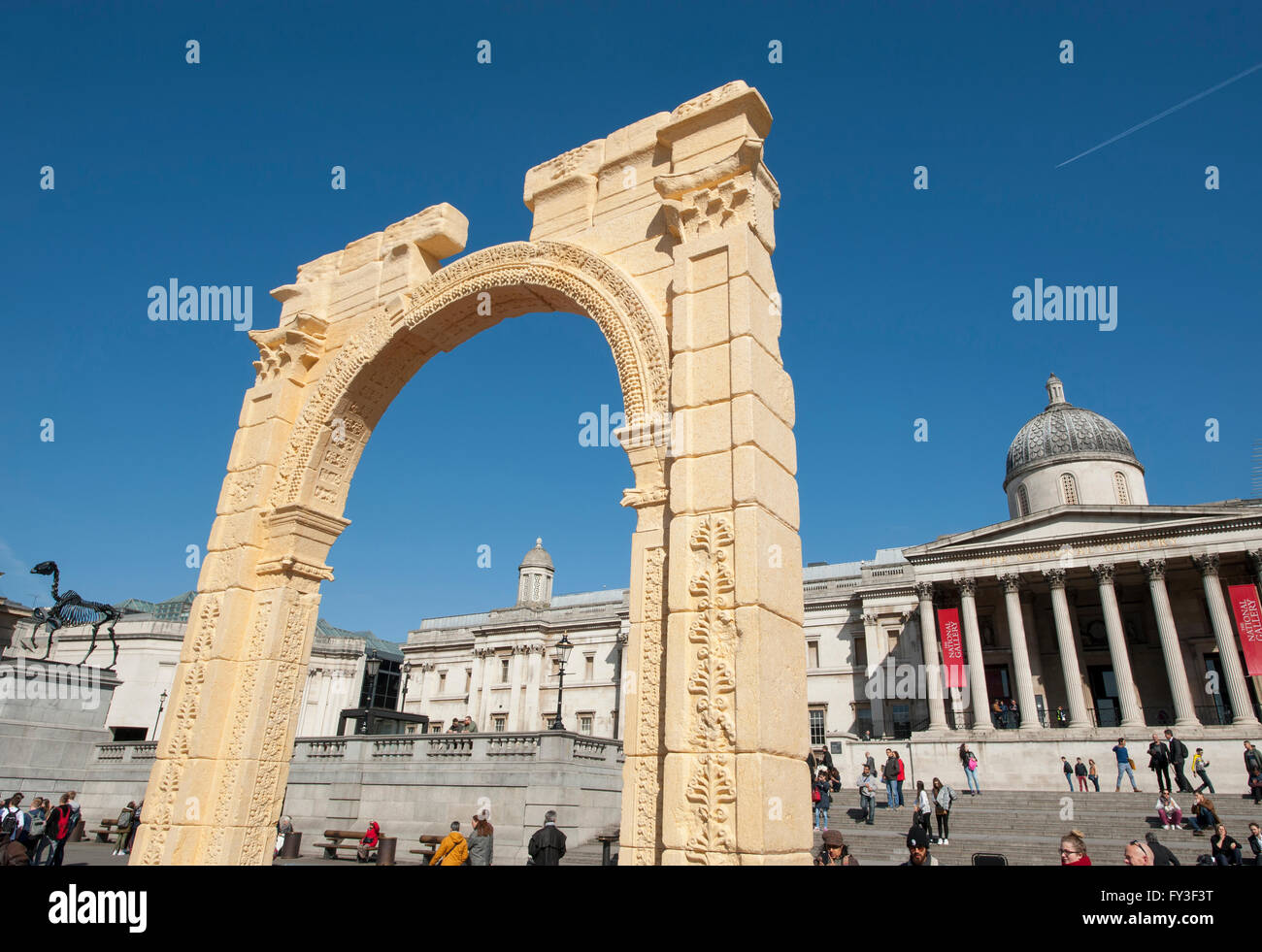 A replica of the Syrian Palmyra Arch destroyed by ISIS is erected in ...