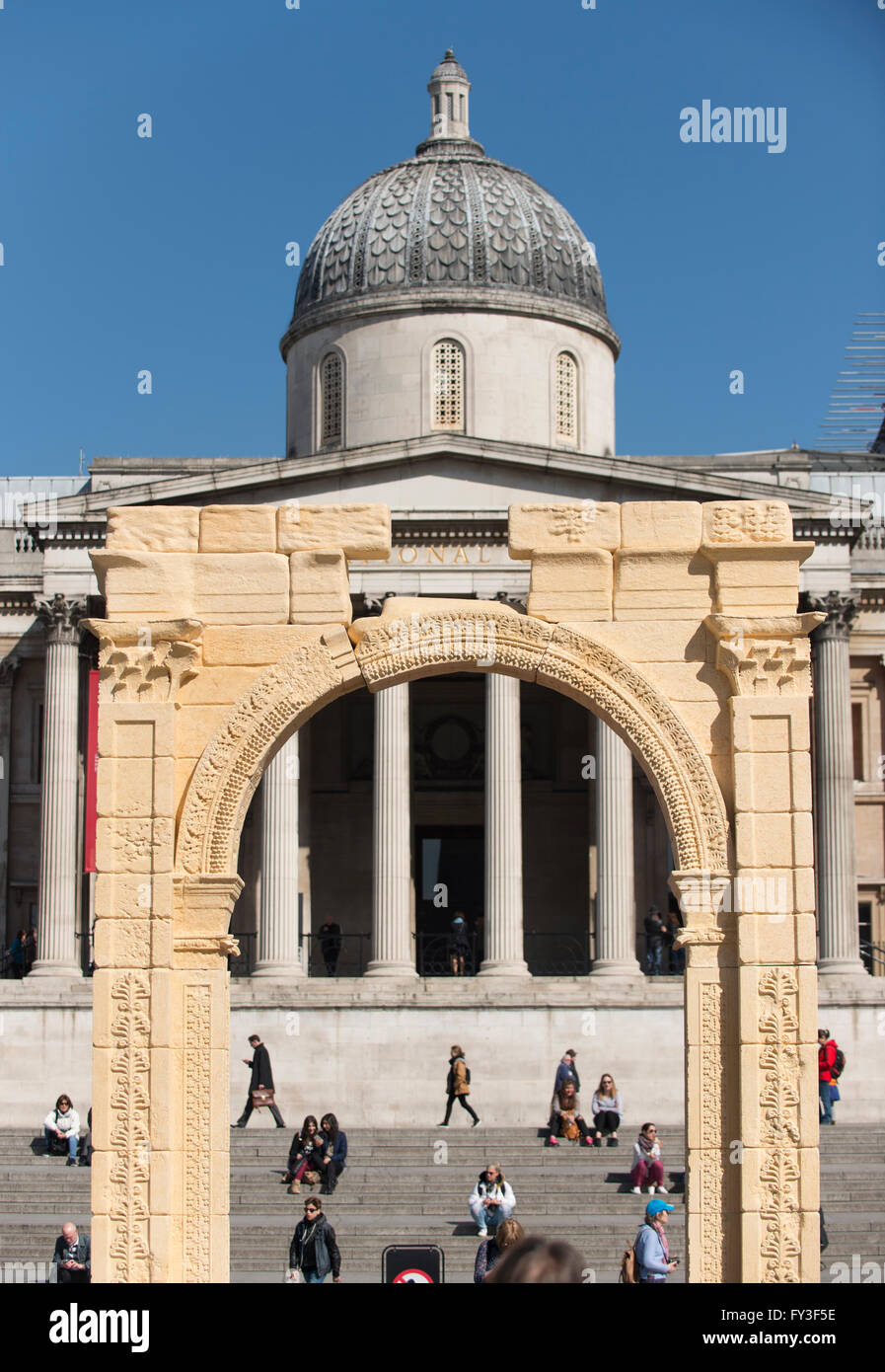 A replica of the Syrian Palmyra Arch destroyed by ISIS is erected in ...