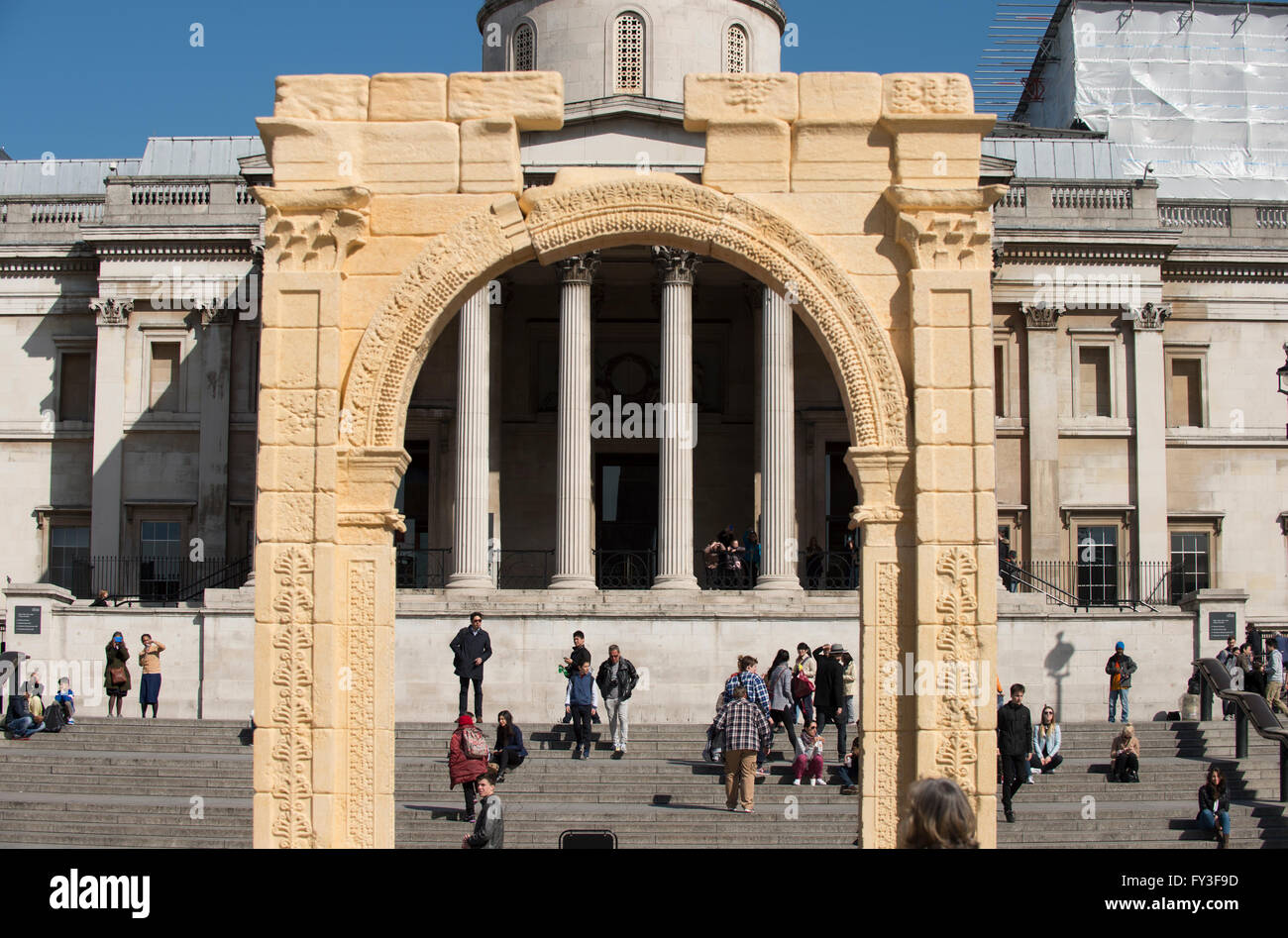 A replica of the Syrian Palmyra Arch destroyed by ISIS is erected in ...
