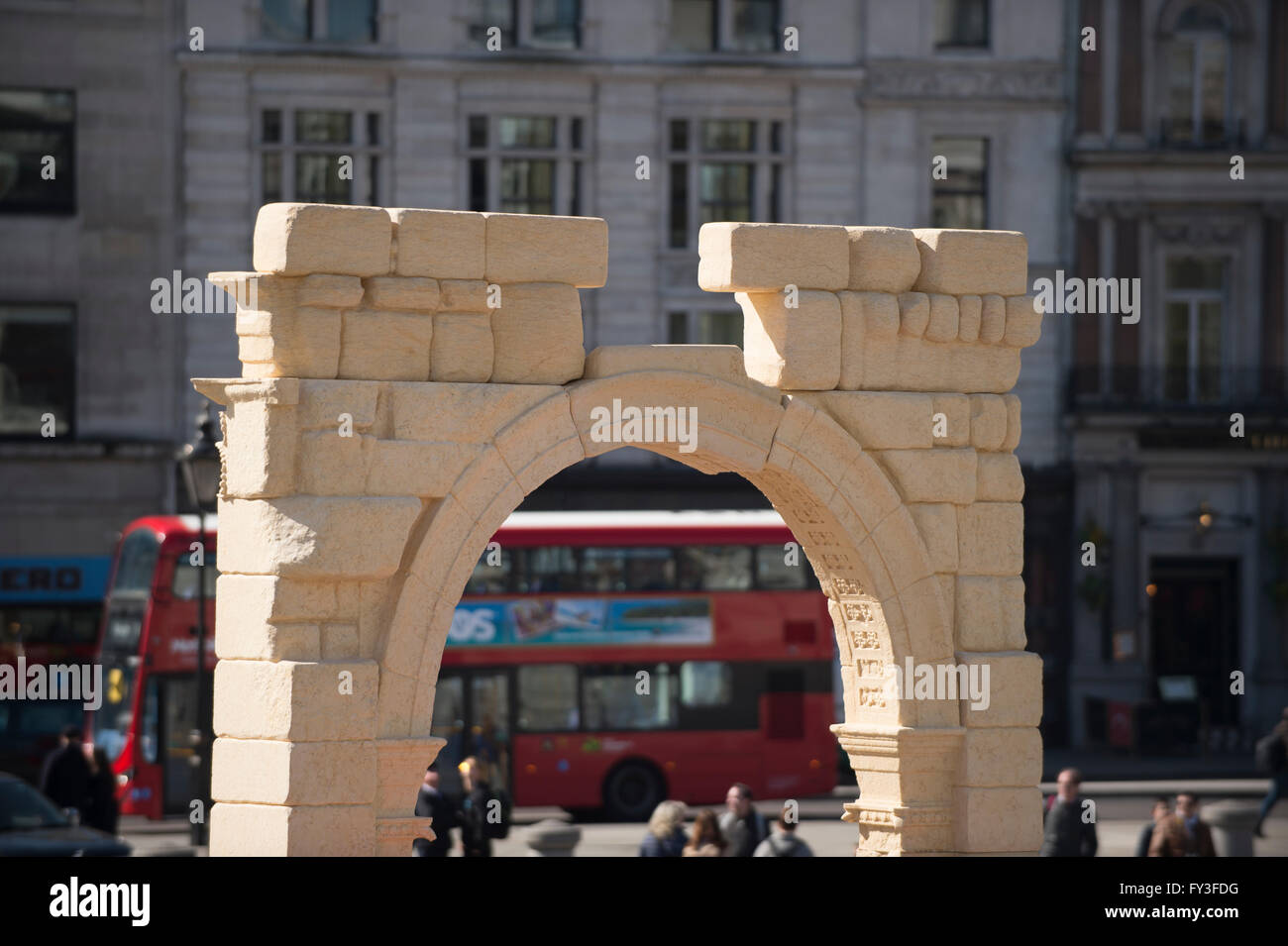 A replica of the Syrian Palmyra Arch destroyed by ISIS is erected in ...