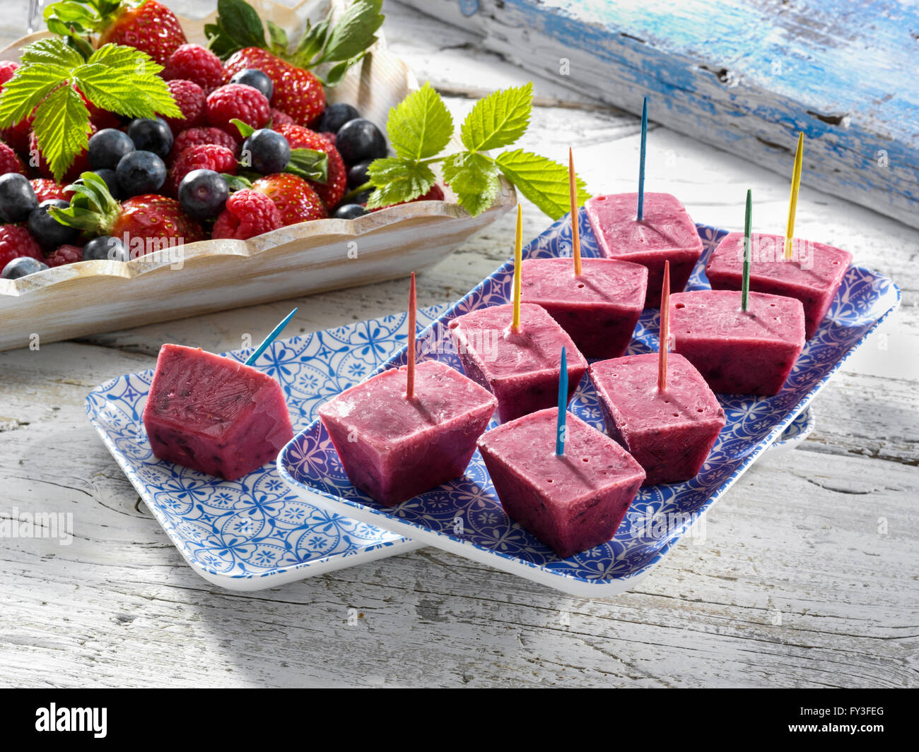 Popsicles hi-res stock photography and images - Alamy