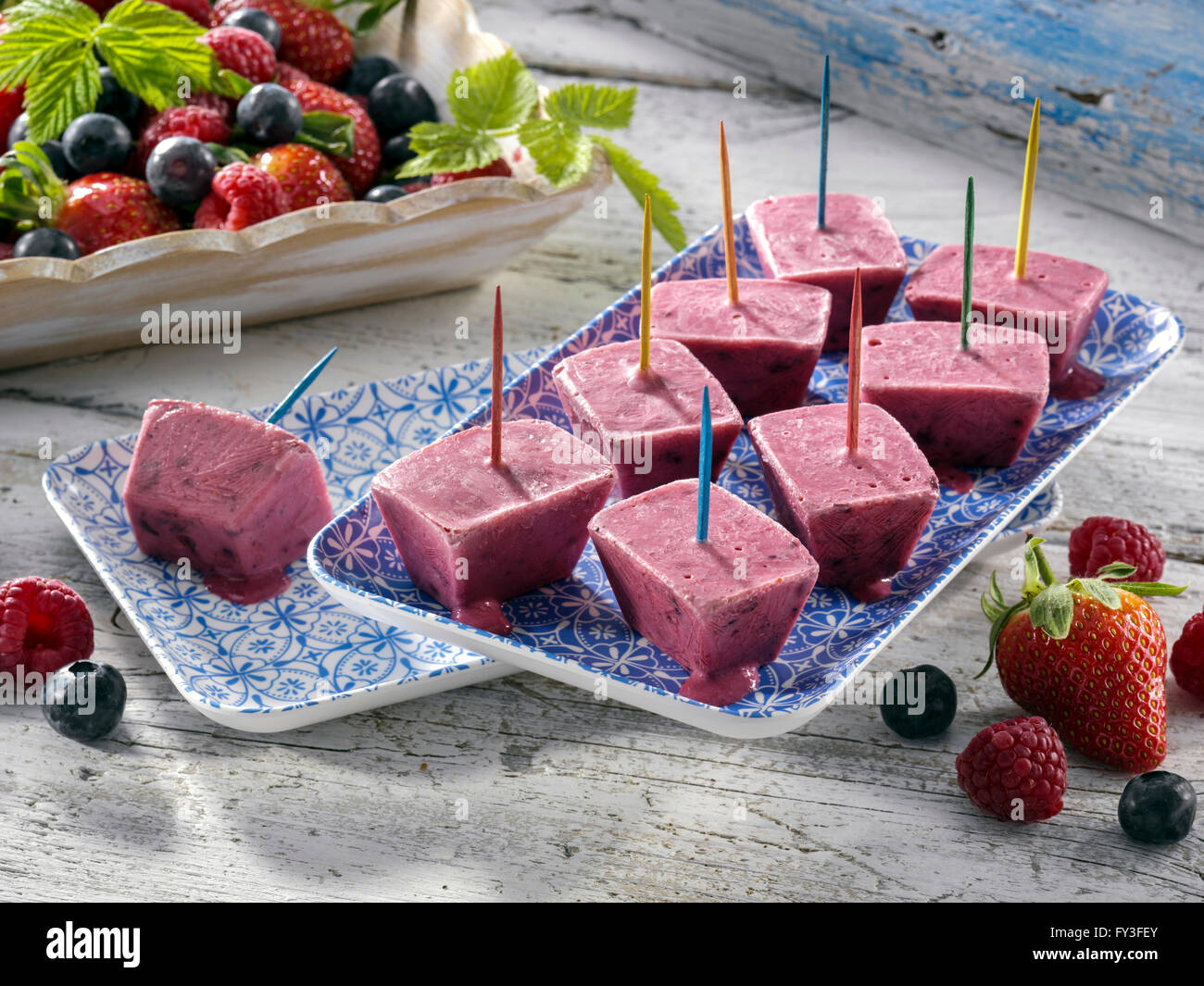 Melting ice pops hi-res stock photography and images - Alamy